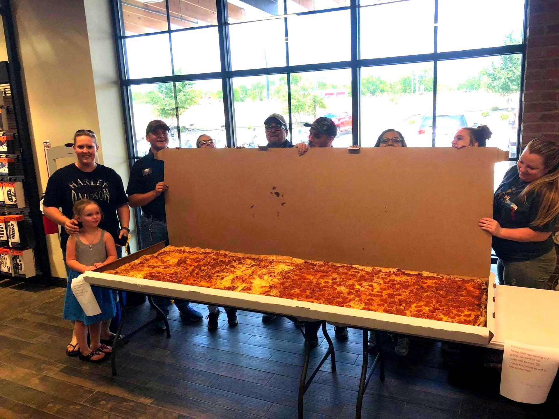 World's Largest Pizza Commercially Available, world record set in ...