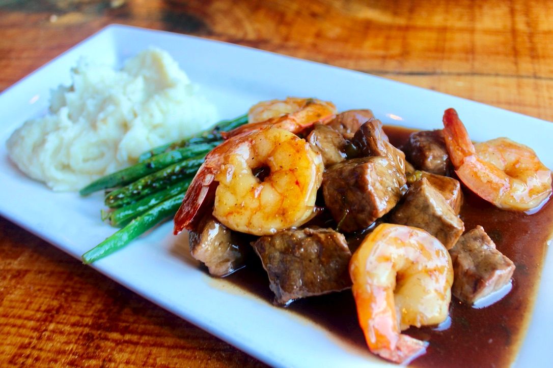 Dining & Hotel | Blue Water Manor | Bolton Landing, NY