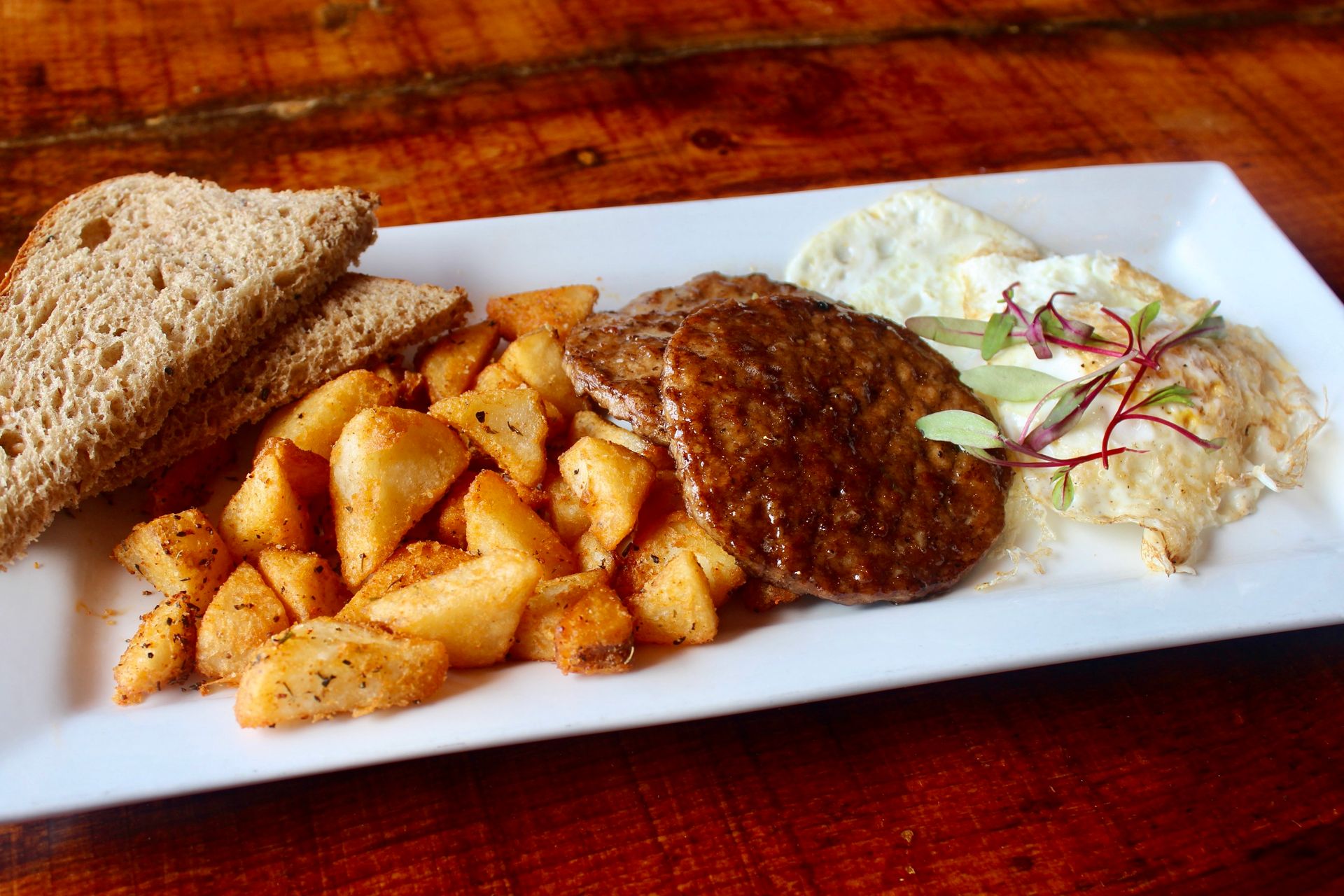 Dining & Hotel | Blue Water Manor | Bolton Landing, NY