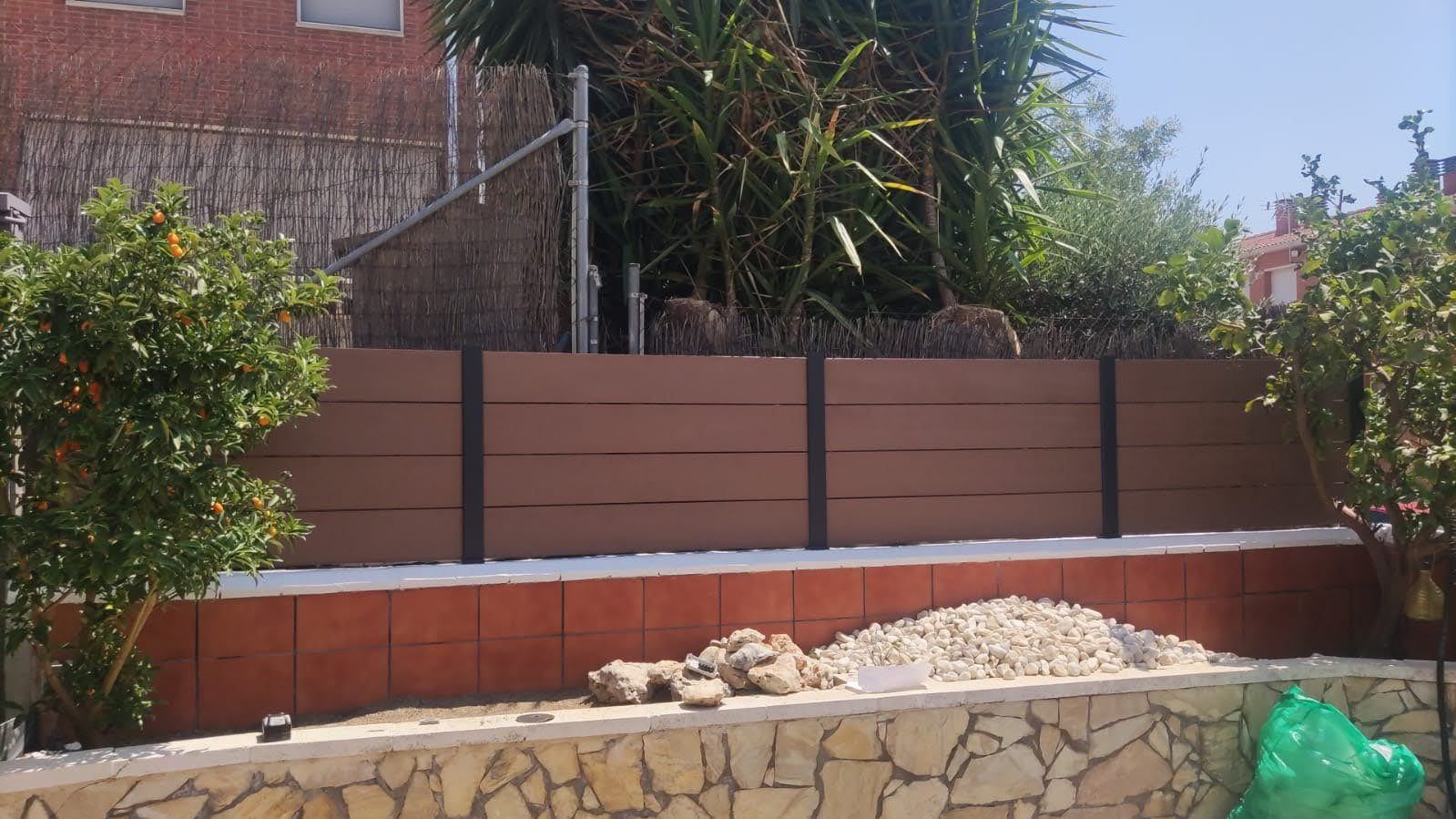 Vallas de madera composite para Jardín | Hipervallas