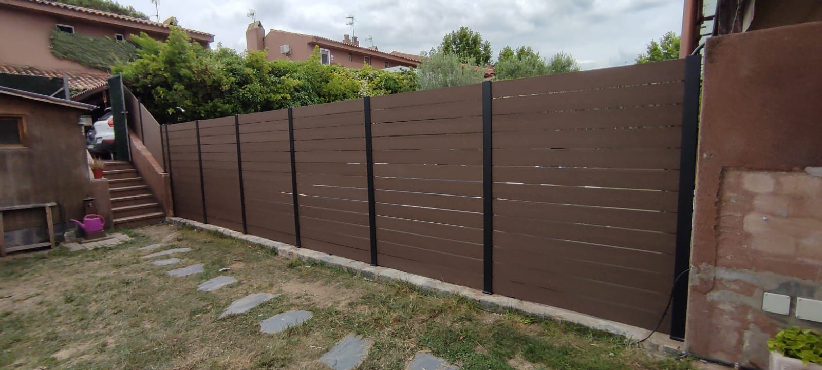 Vallas de madera composite para Jardín | Hipervallas