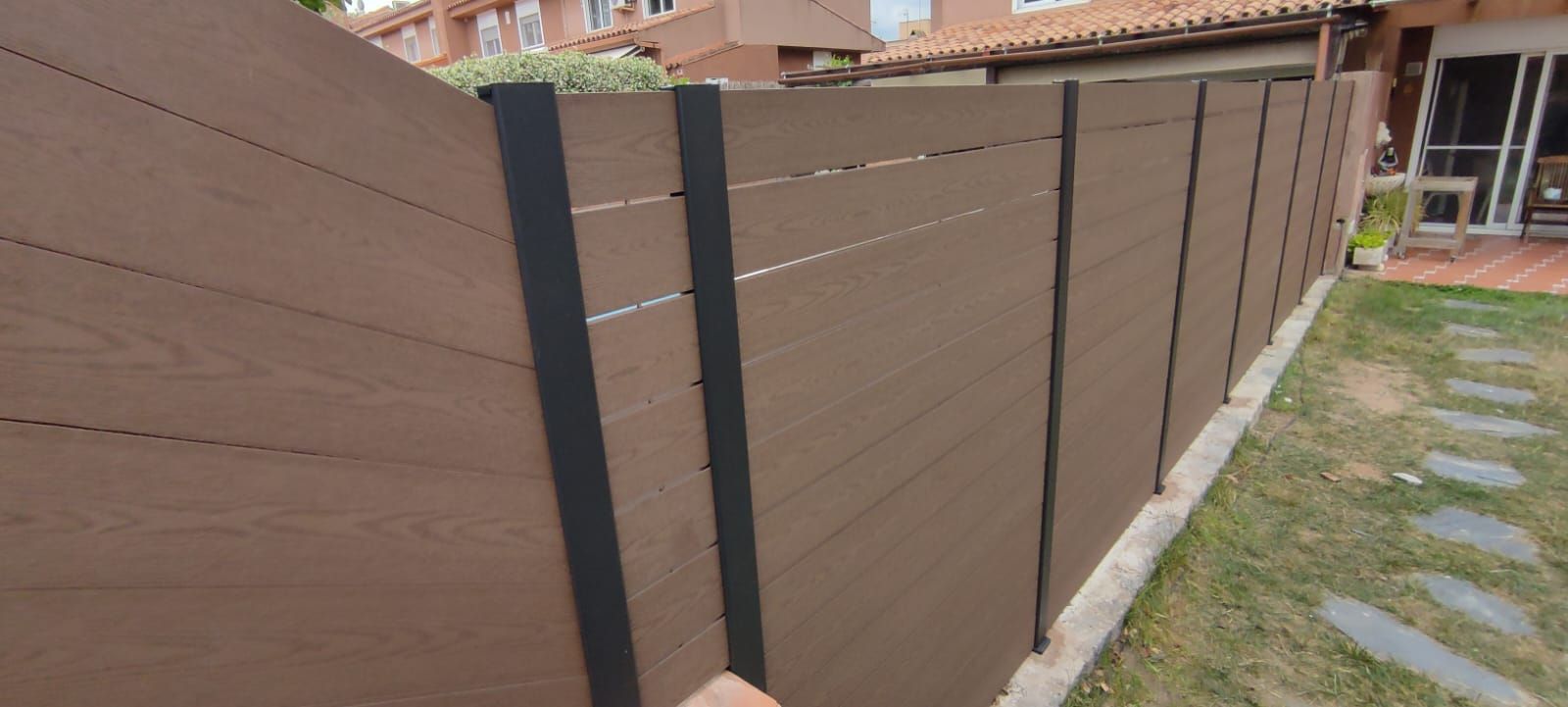 Vallas de madera composite para Jardín | Hipervallas