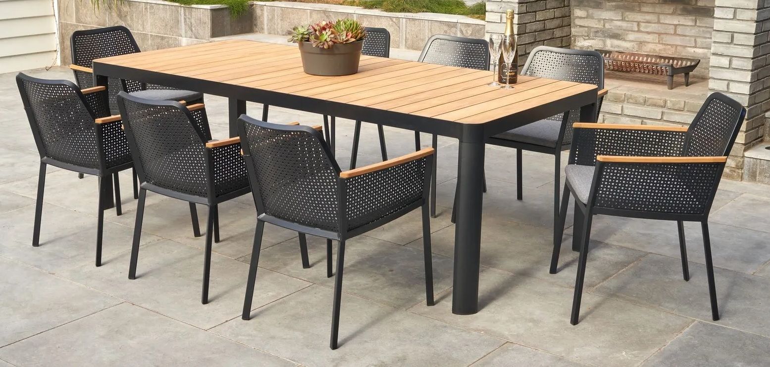 Outdoor Dining Tables | Somerton Park, SA | Outdoor Scene