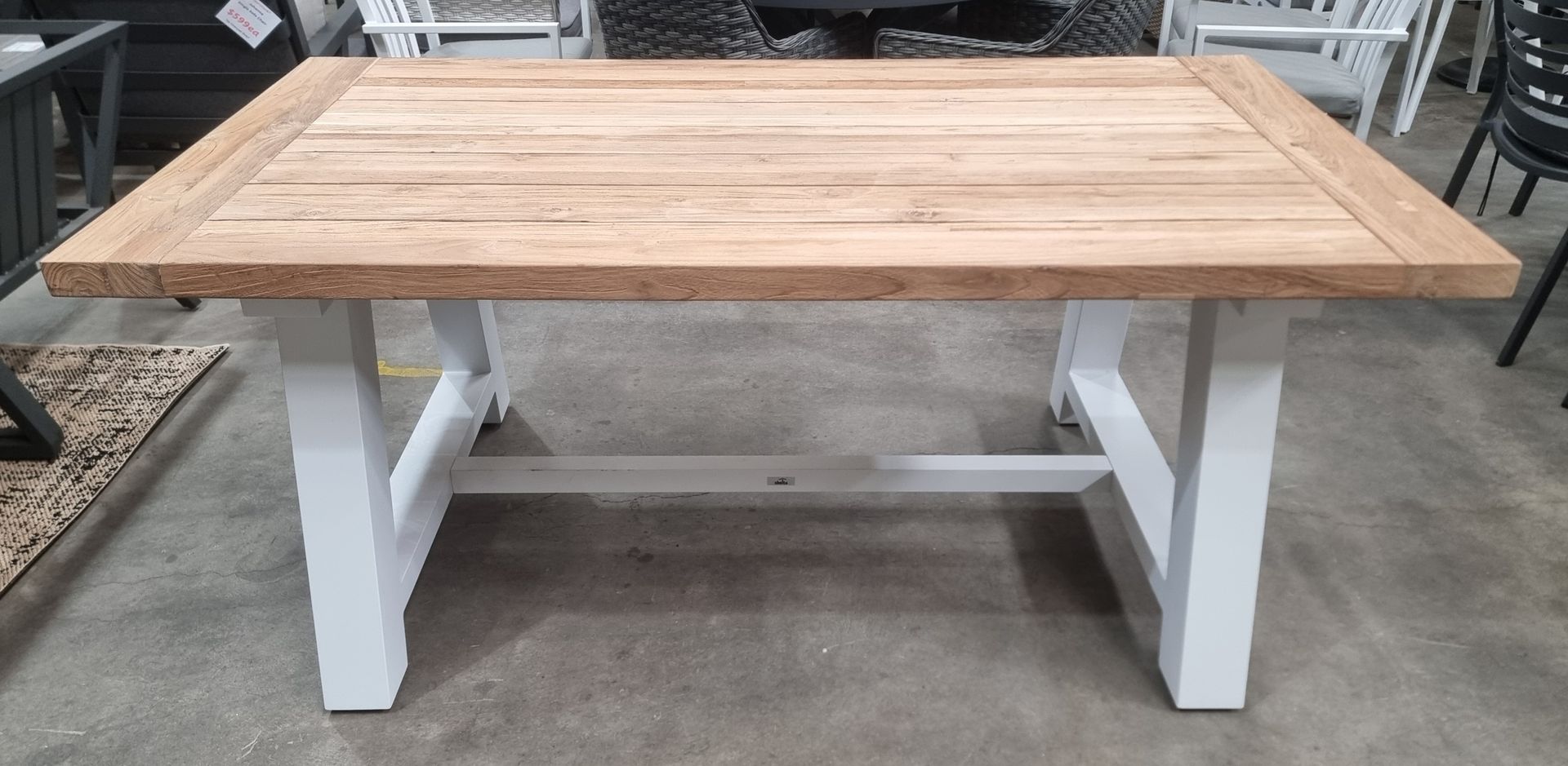 Outdoor Dining Tables | Somerton Park, SA | Outdoor Scene