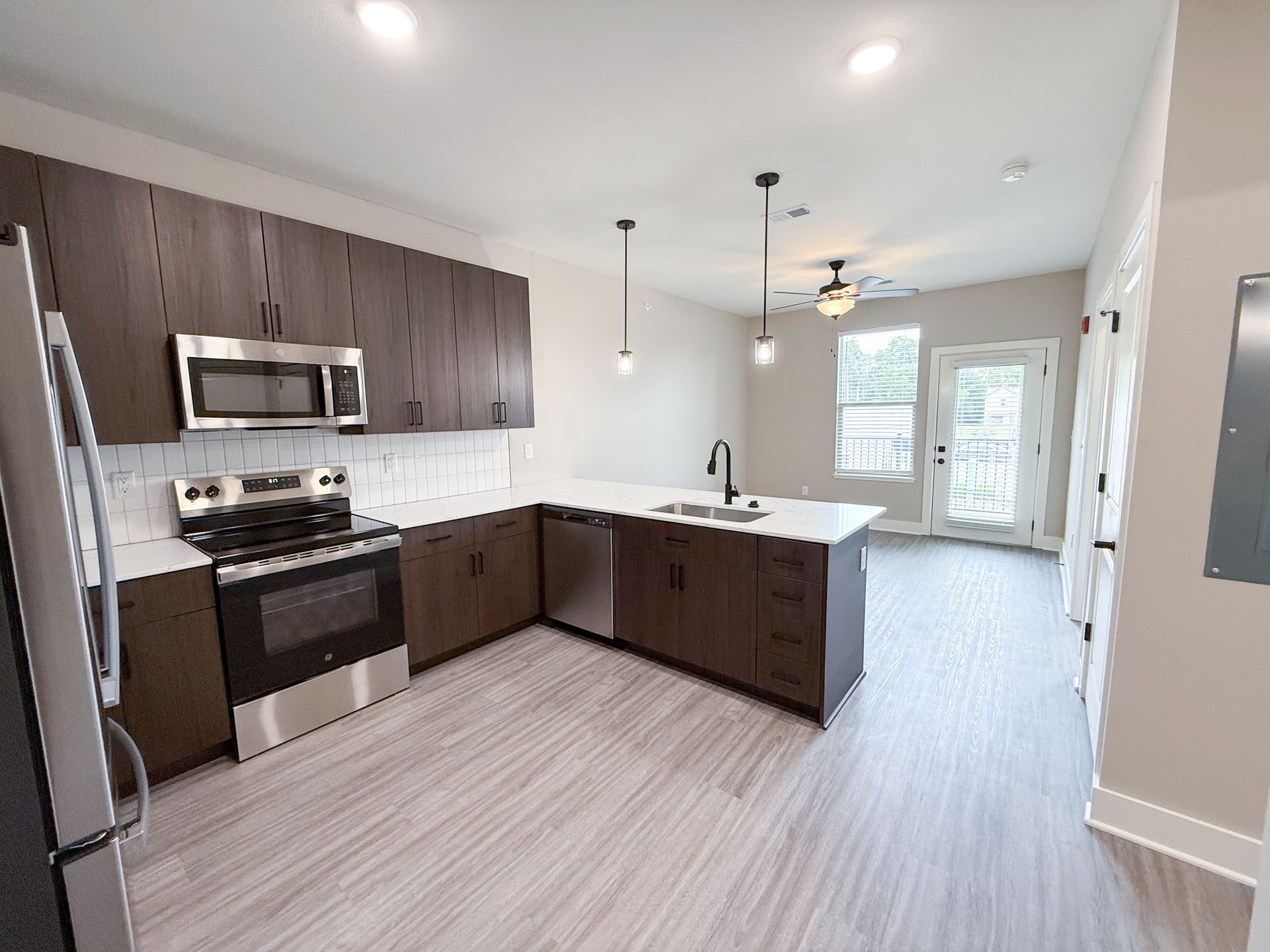 1b/1b Modern Apartment in Lee’s Summit MO