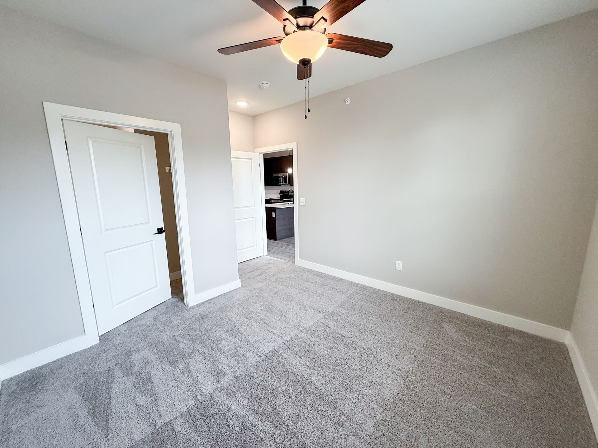 1b/1b Modern Apartment in Lee’s Summit MO
