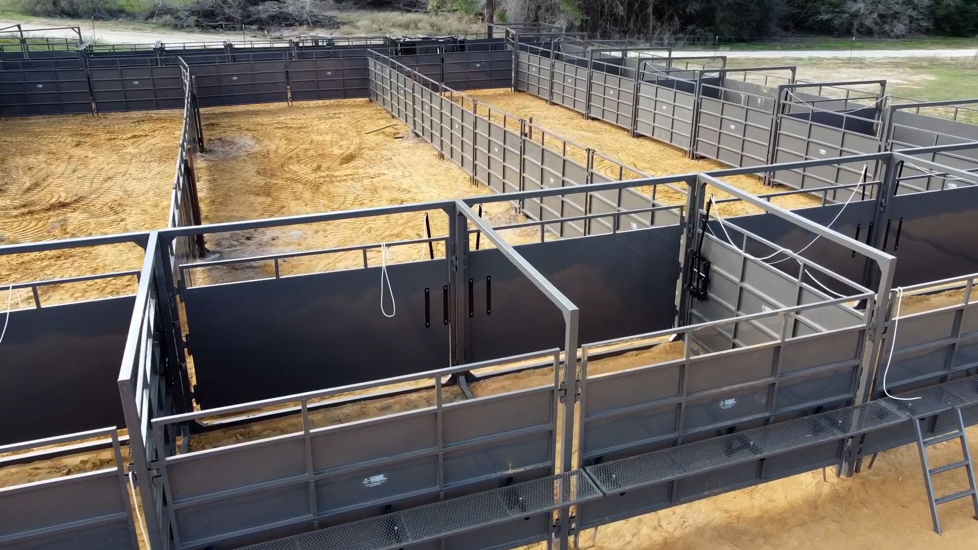 Titan West Inc. | Livestock Handling Equipment