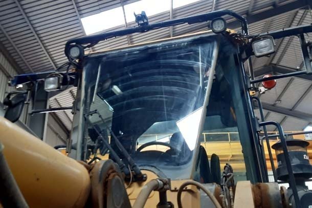 PG Windscreen | Wheeled Loader - Windscreen Repair – Replace ...