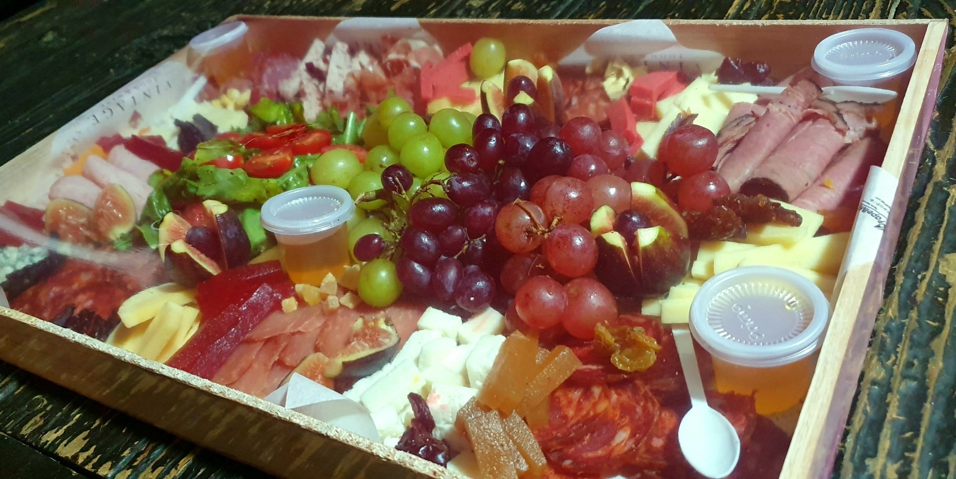 Vintage F&W | Charolas Gourmet de Carnes y Quesos