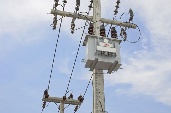 LOS TRANSFORMADORES TIPO POSTE