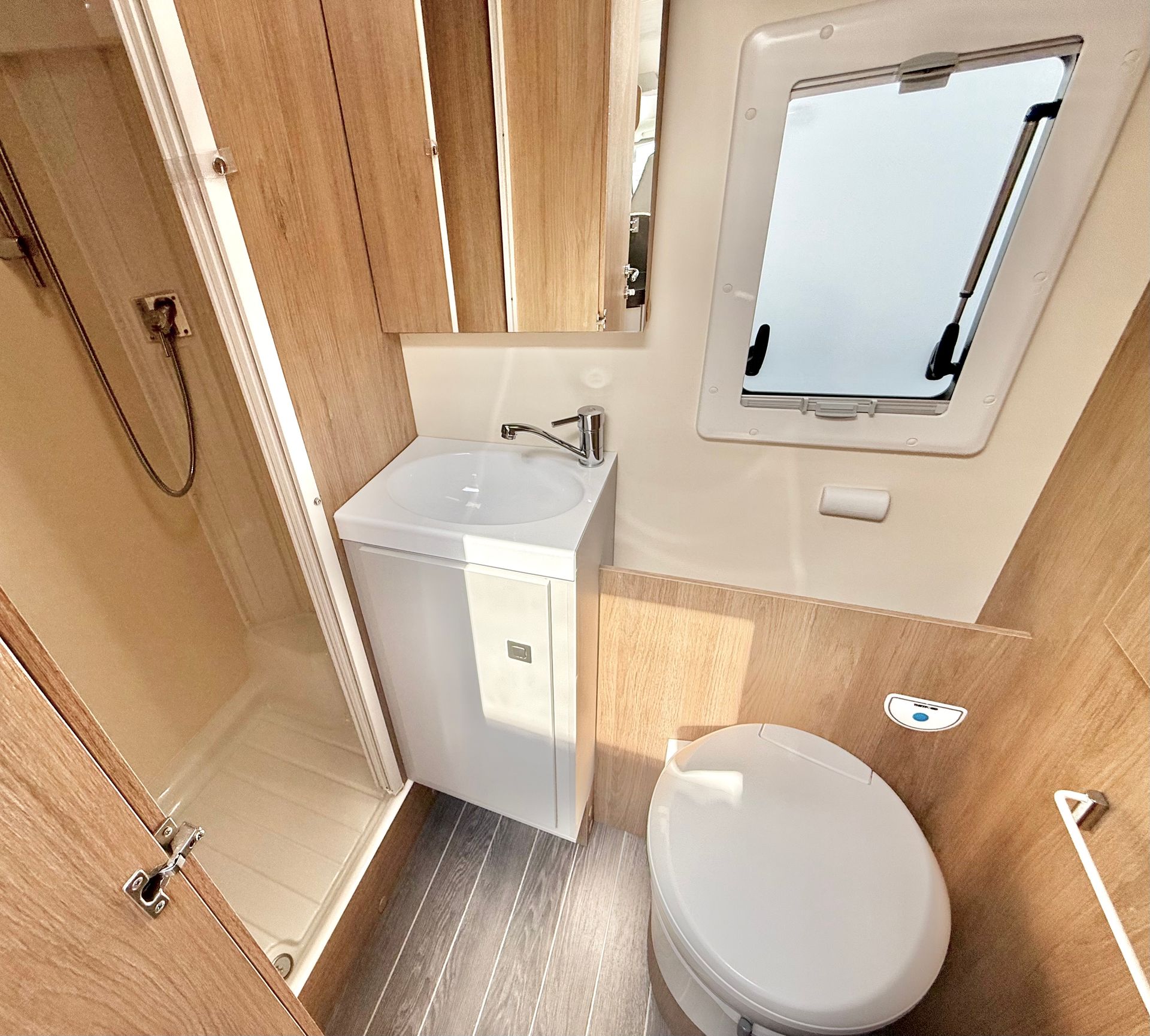 For Sale - Fiat Roller Team T Line 590 - 2021 - 4 Berth Motorhome ...