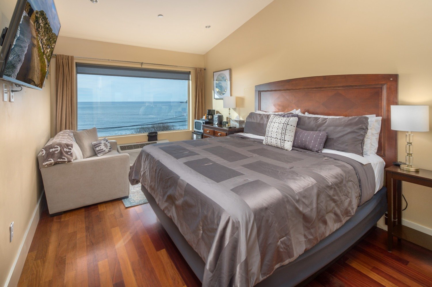 Three Arch Inn Gallery