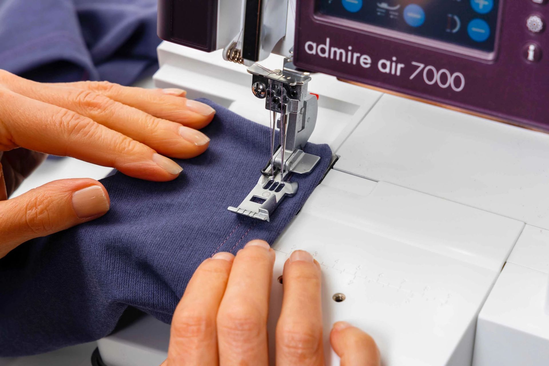 Pfaff® admire™ air 7000 Overlock Machine | New Bern, NC