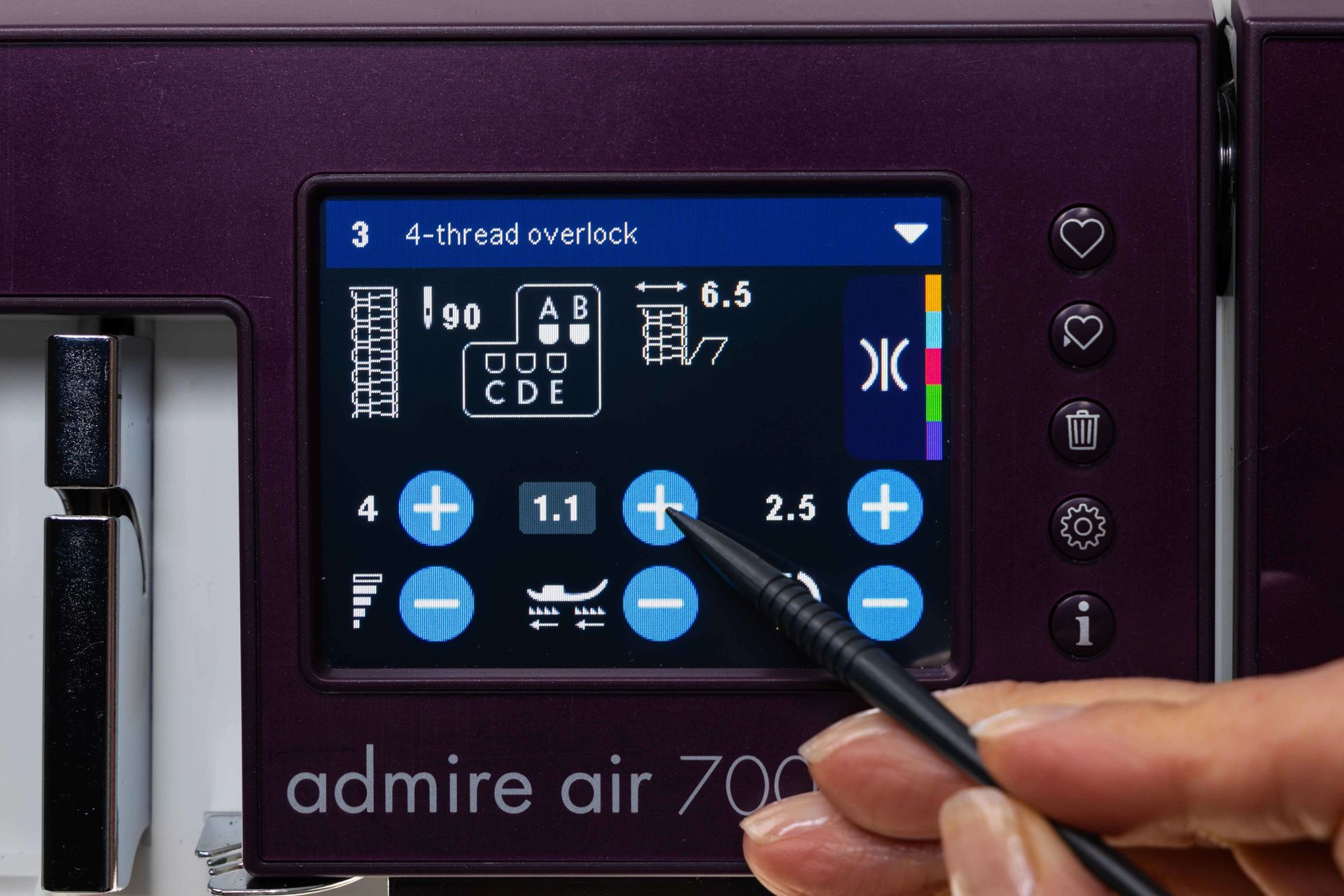 Pfaff® admire™ air 7000 Overlock Machine | New Bern, NC