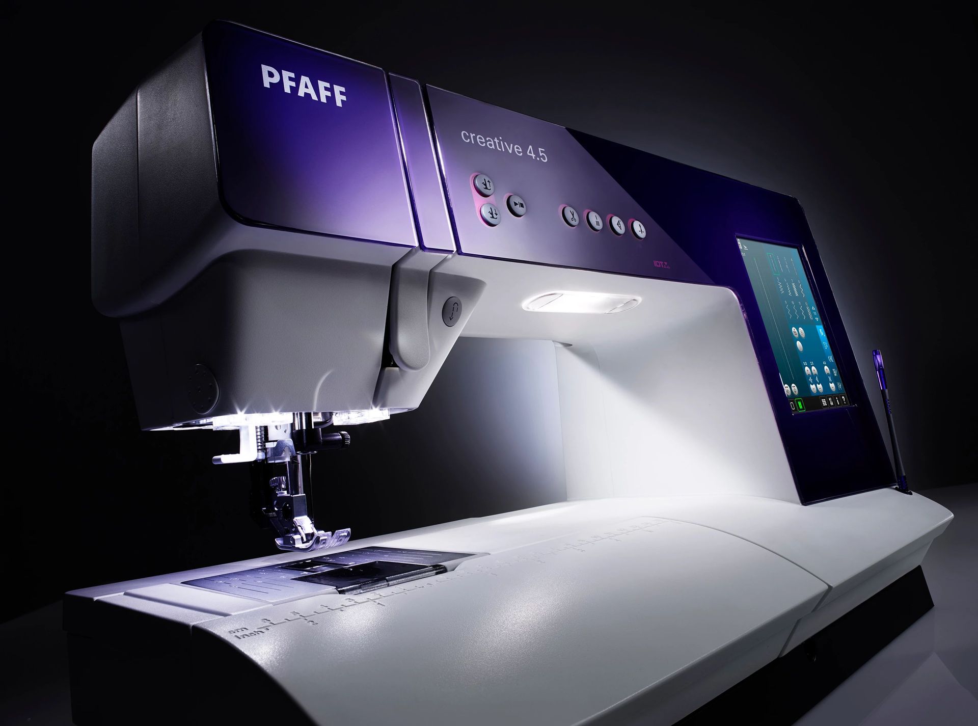 Pfaff® creative™ Icon 4.5 | New Bern, NC | Sewing Solutions