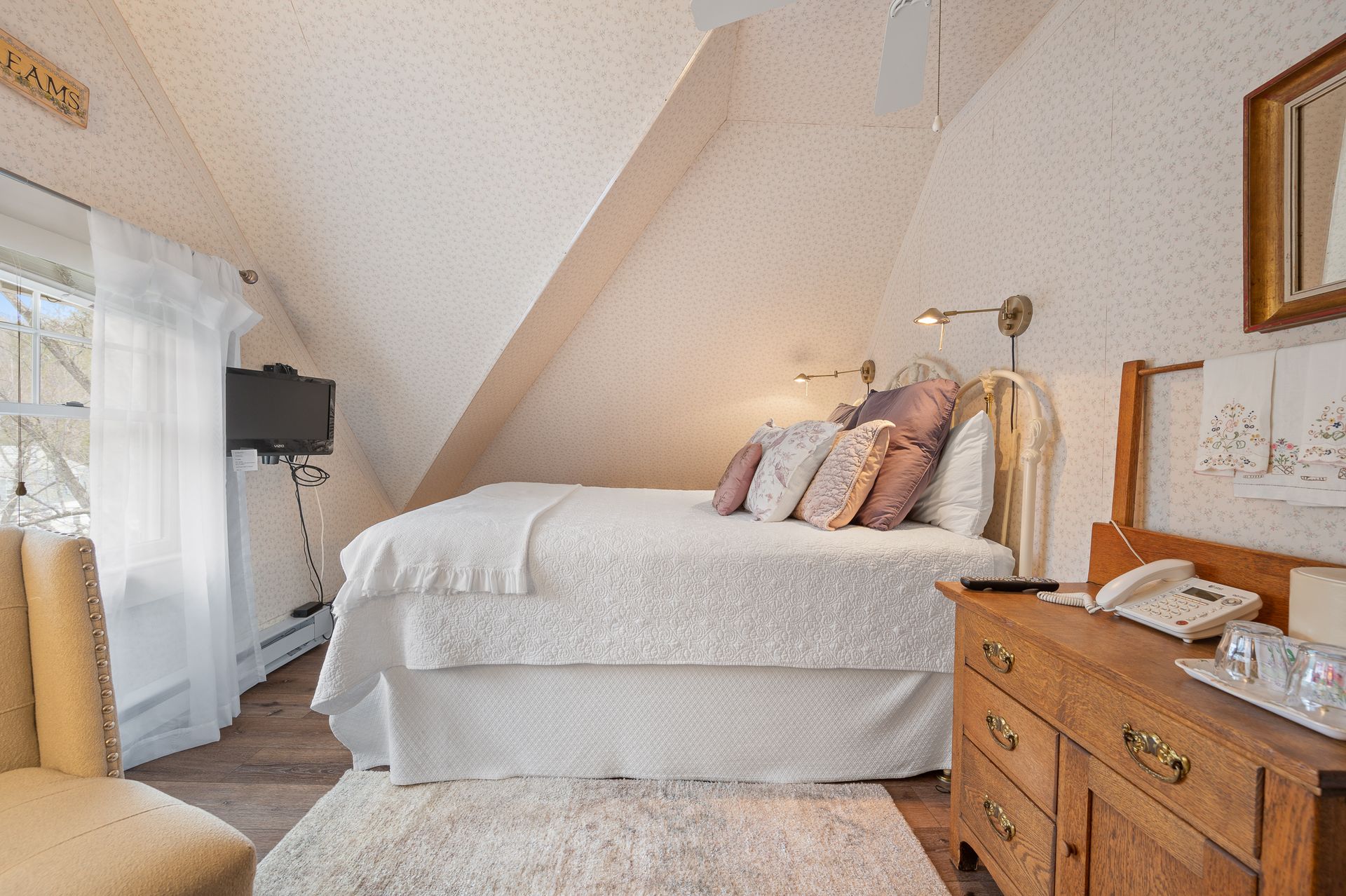 Victorian B&B | Brook Farm Inn | Lenox, MA