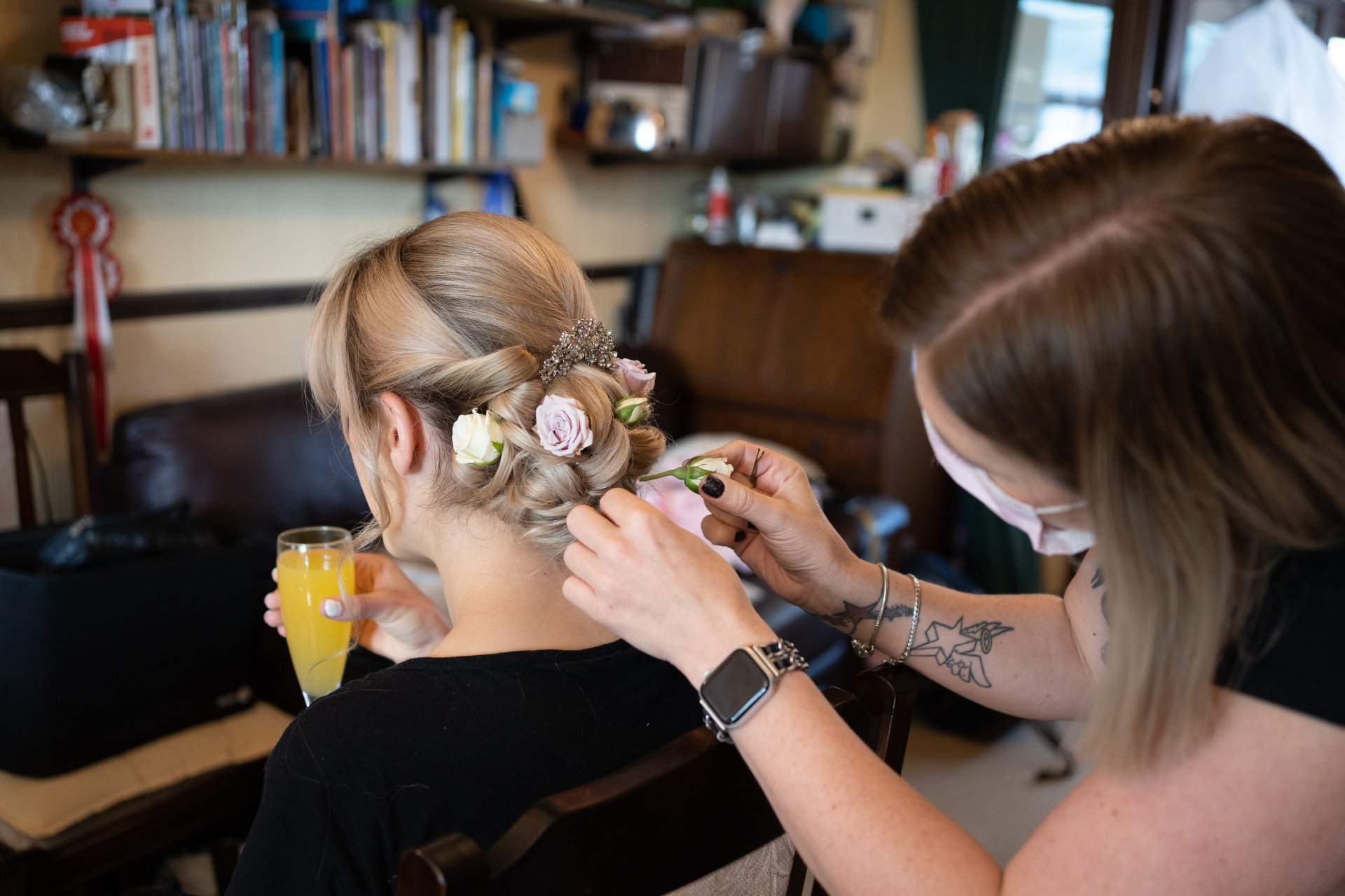 🌸 Why I Love Adding Flowers to Wedding Hair