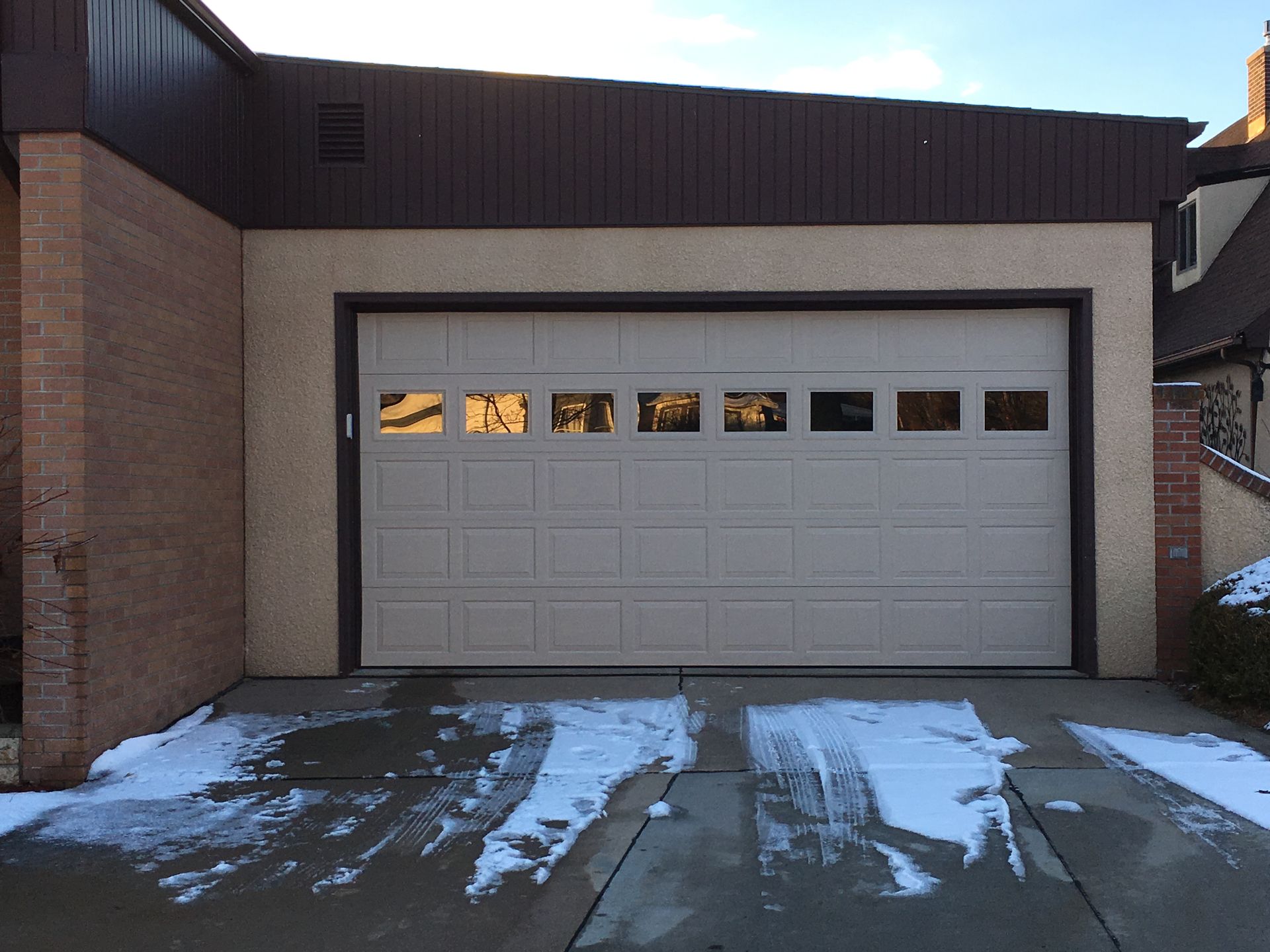 Overhead Doors | Weathercraft | Garden City, KS