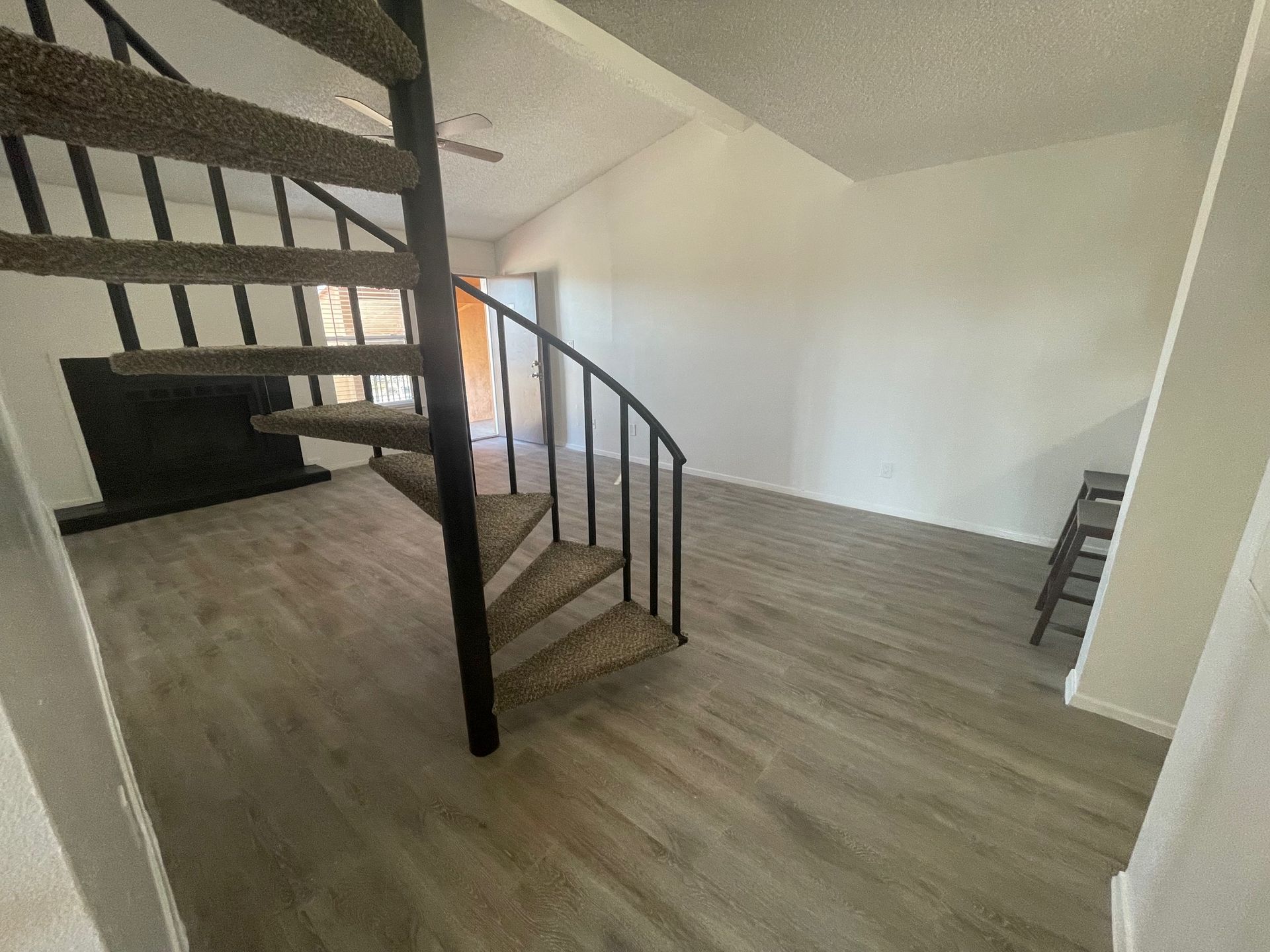 Apartment Gallery | Pine Ridge Apartments Arlington