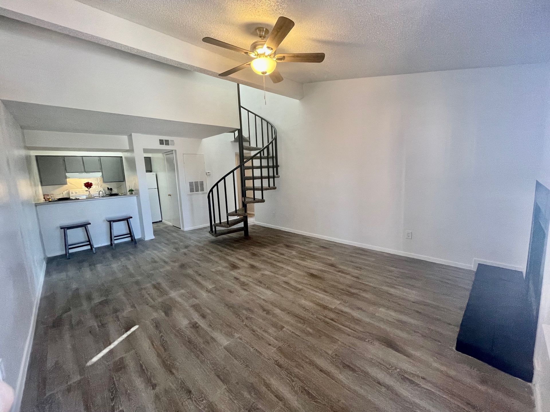Apartment Gallery | Pine Ridge Apartments Arlington