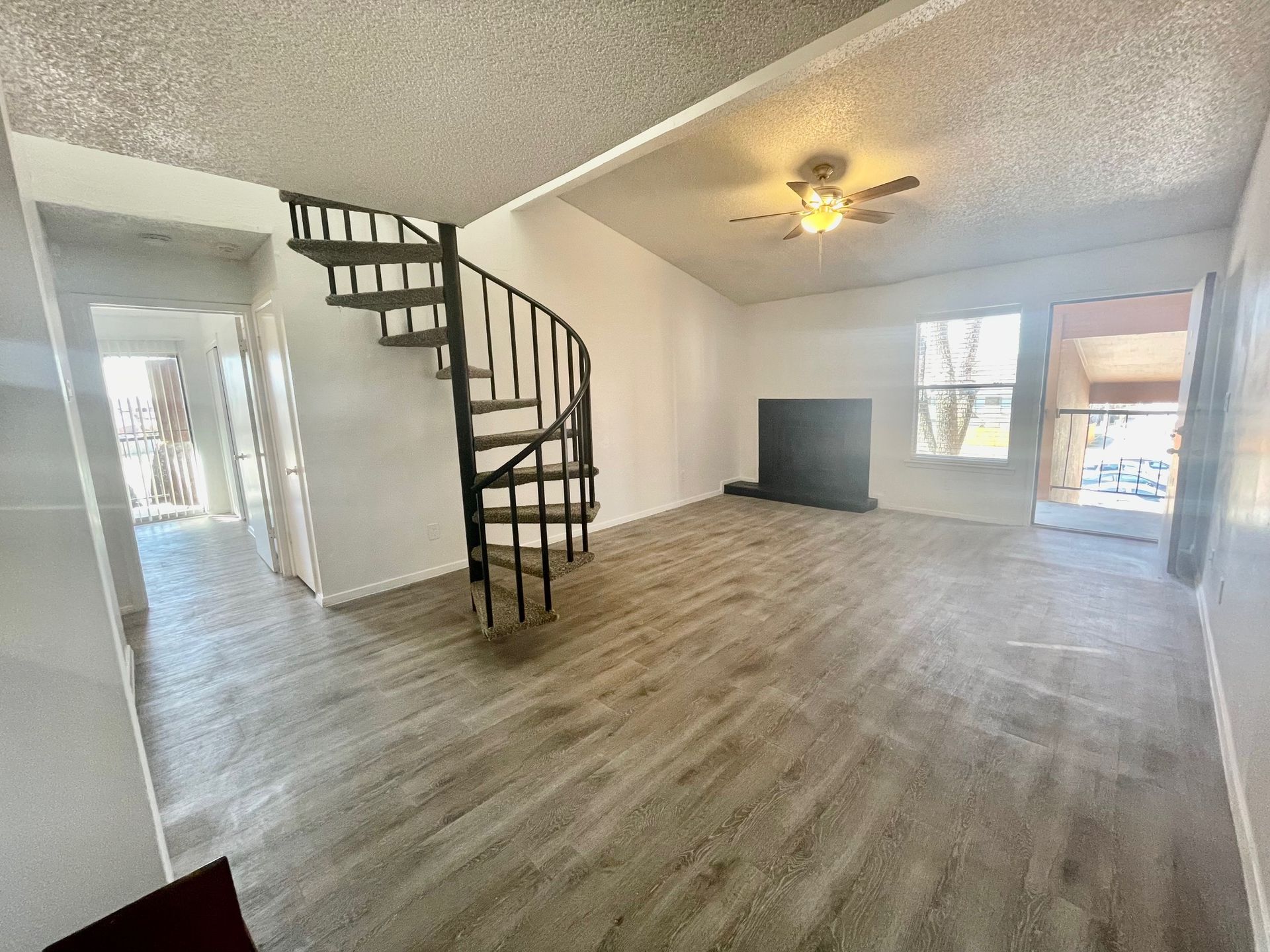 Apartment Gallery | Pine Ridge Apartments Arlington