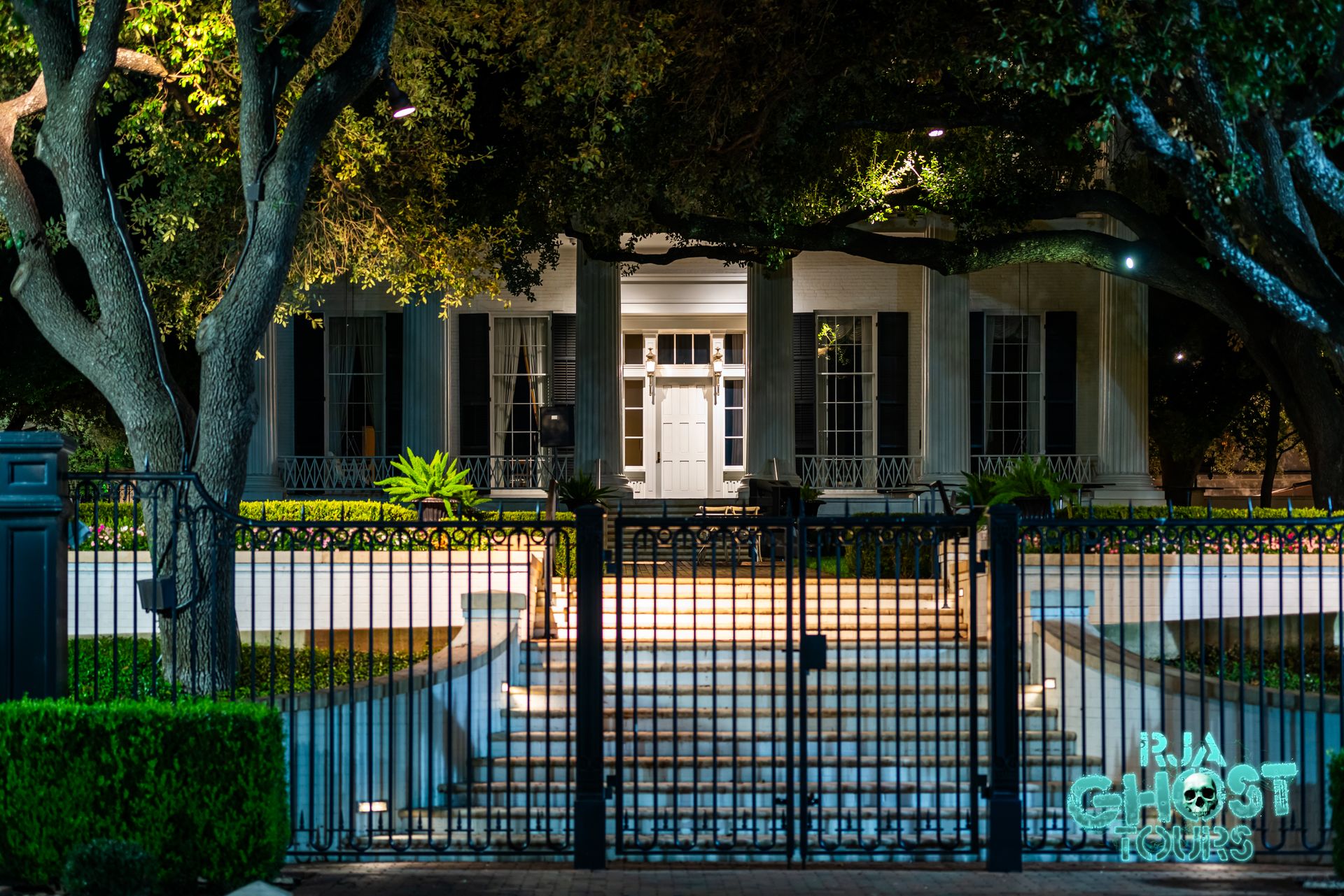 Austin Walking Ghost Tours | RJA GHOST TOURS®