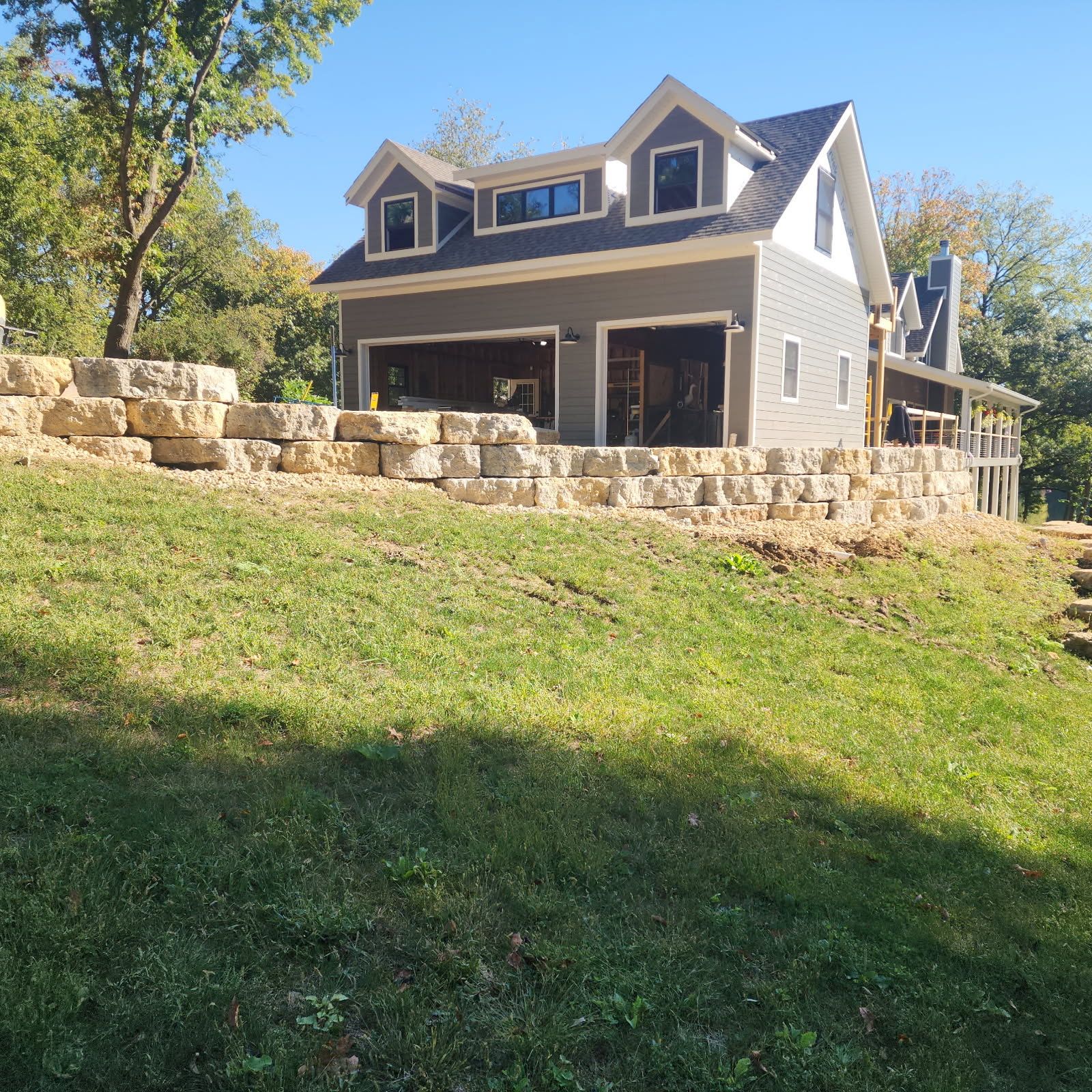 Natural Stone Retaining Wall | Exquisite Scapes Inc