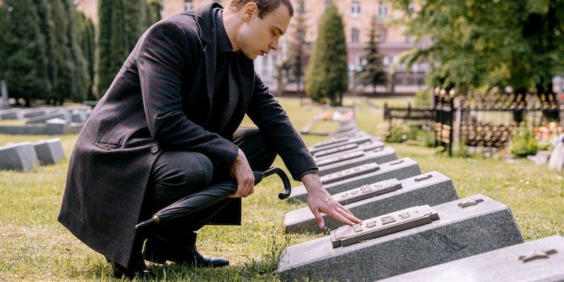 Why Have A Graveside Service?
