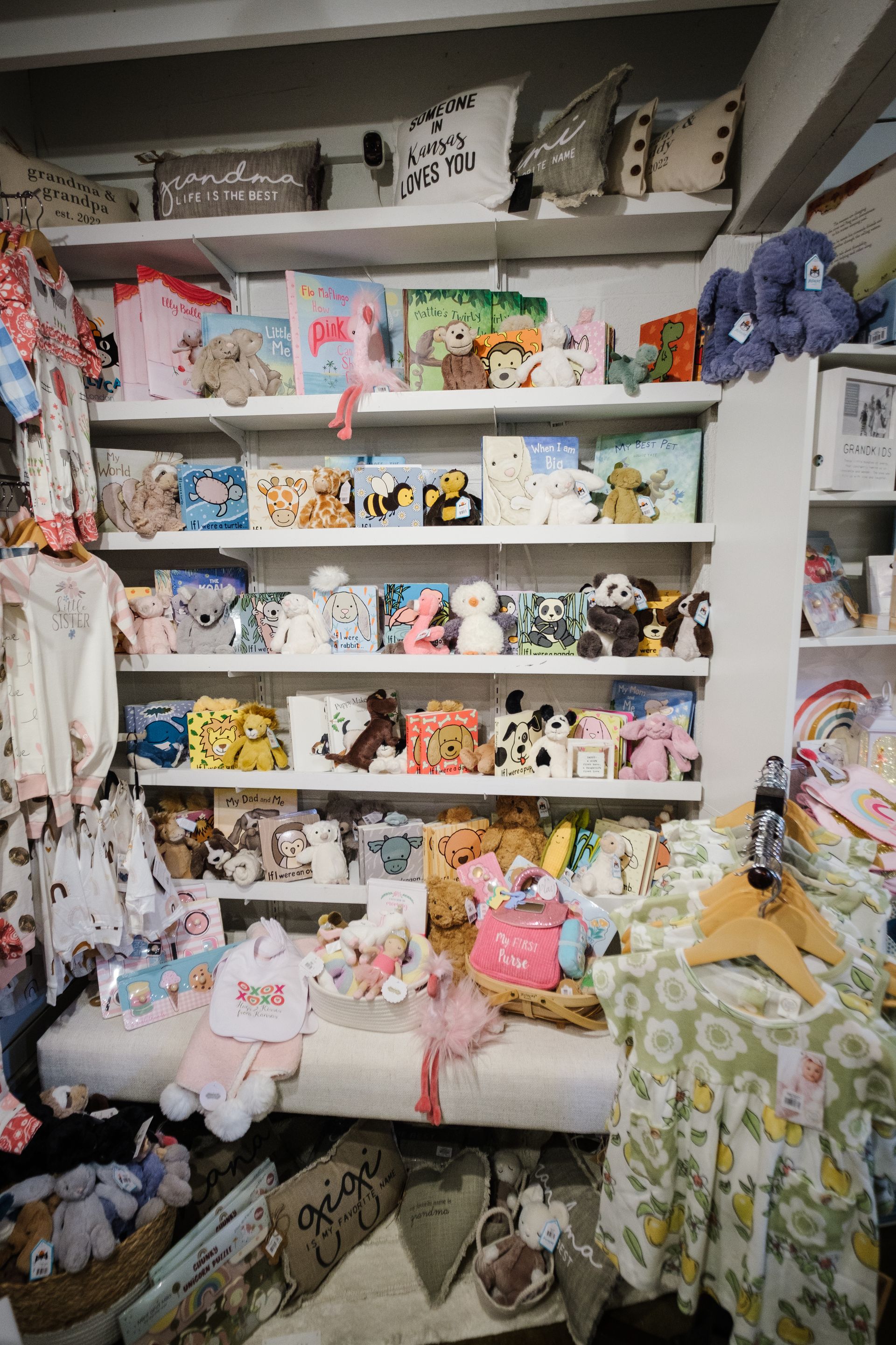 Linen Tree & Co - Bath and kitchen linens and accessories.