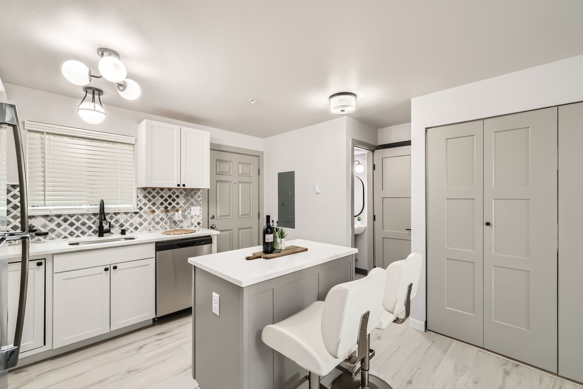 Evergreen Townhomes - Cozy Lynnwood Townhomes