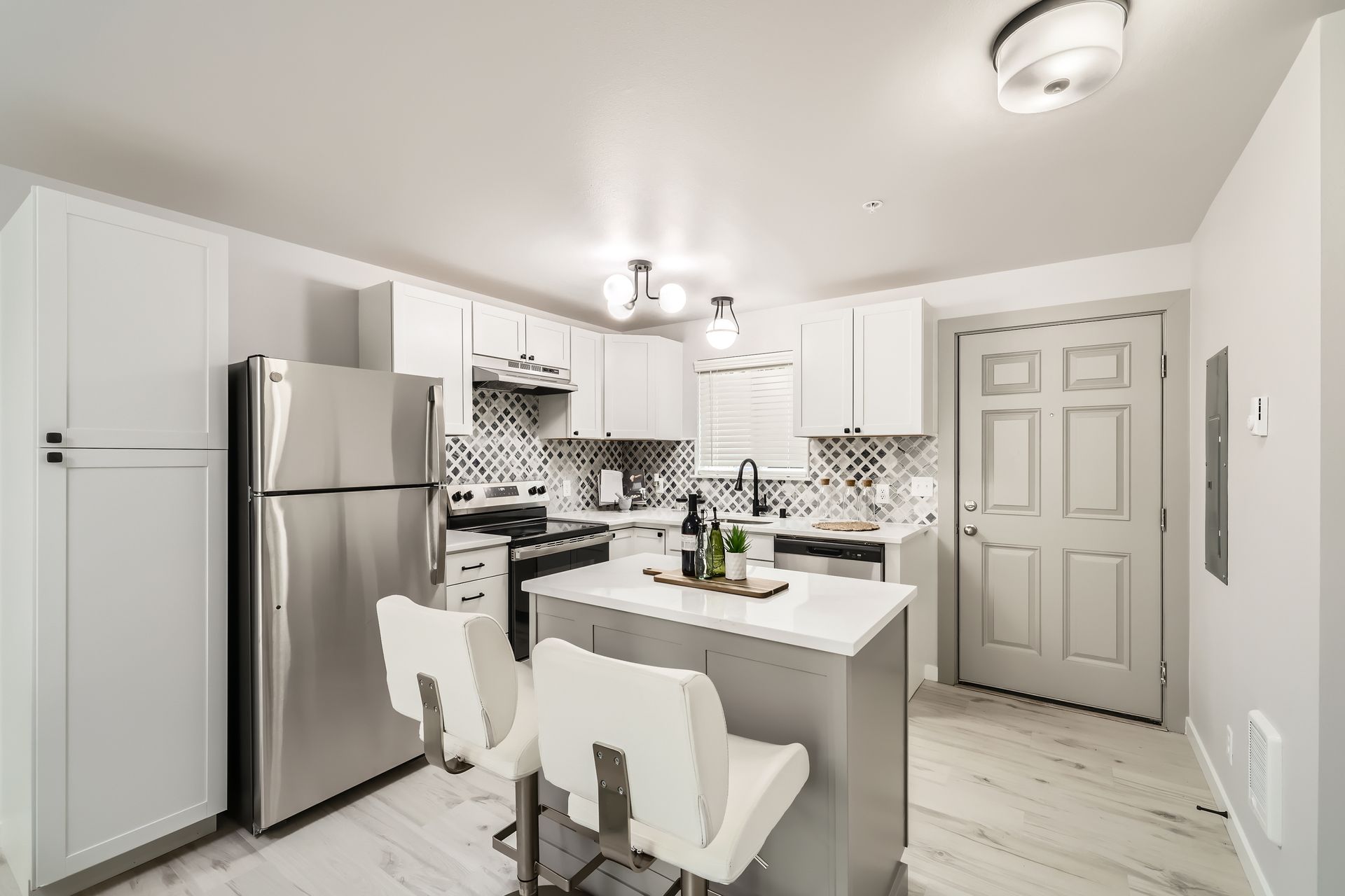 Evergreen Townhomes - Cozy Lynnwood Townhomes