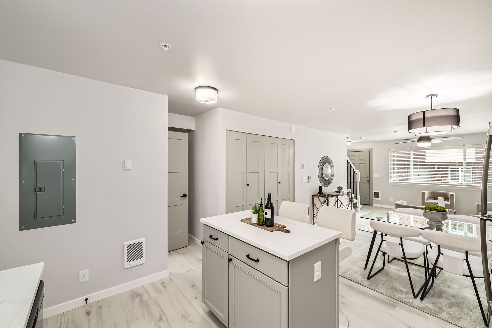 Evergreen Townhomes - Cozy Lynnwood Townhomes