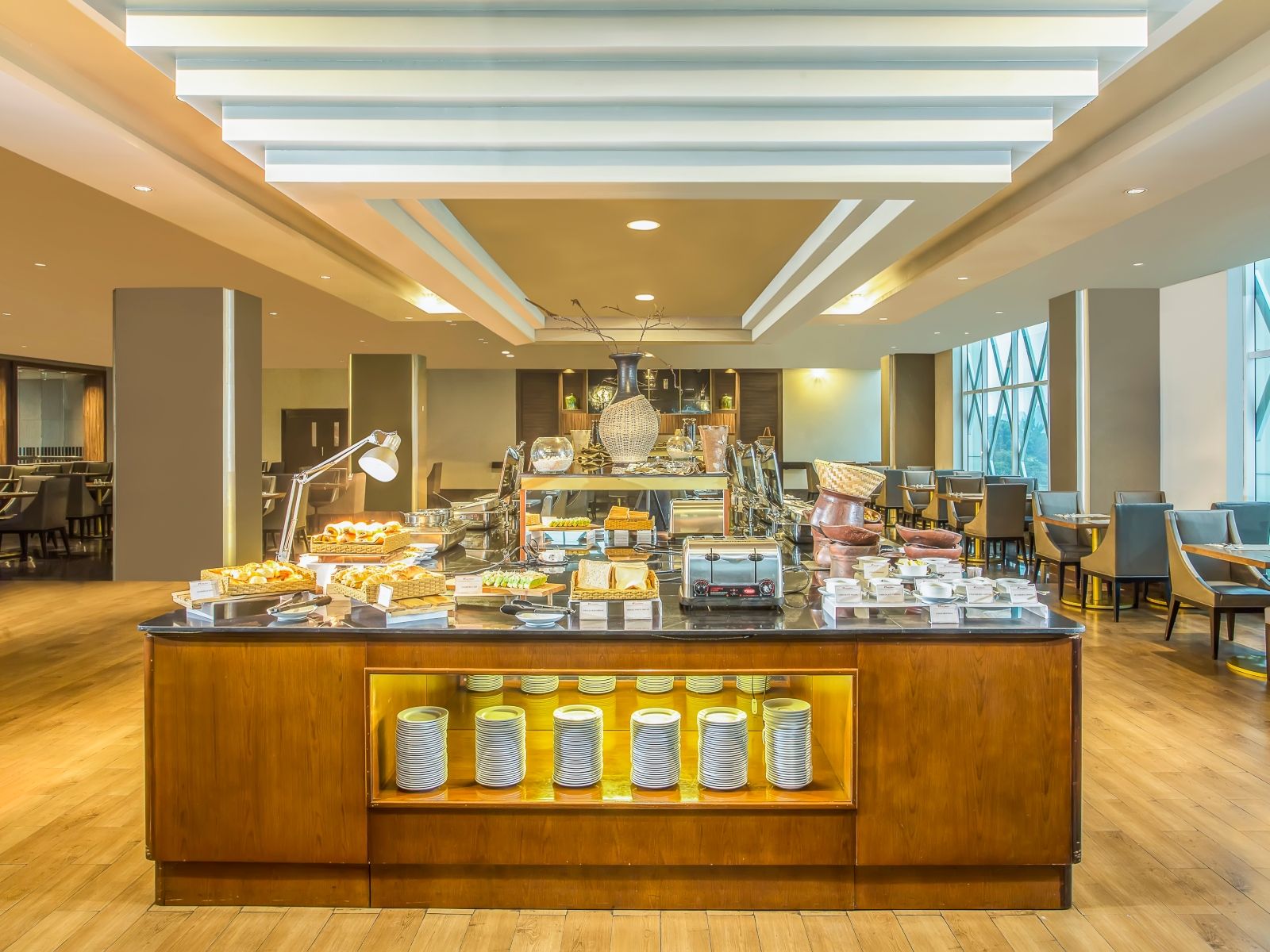 茂物瑞士贝尔酒店 | 茂物四星级酒店，设有会议室和屋顶餐厅