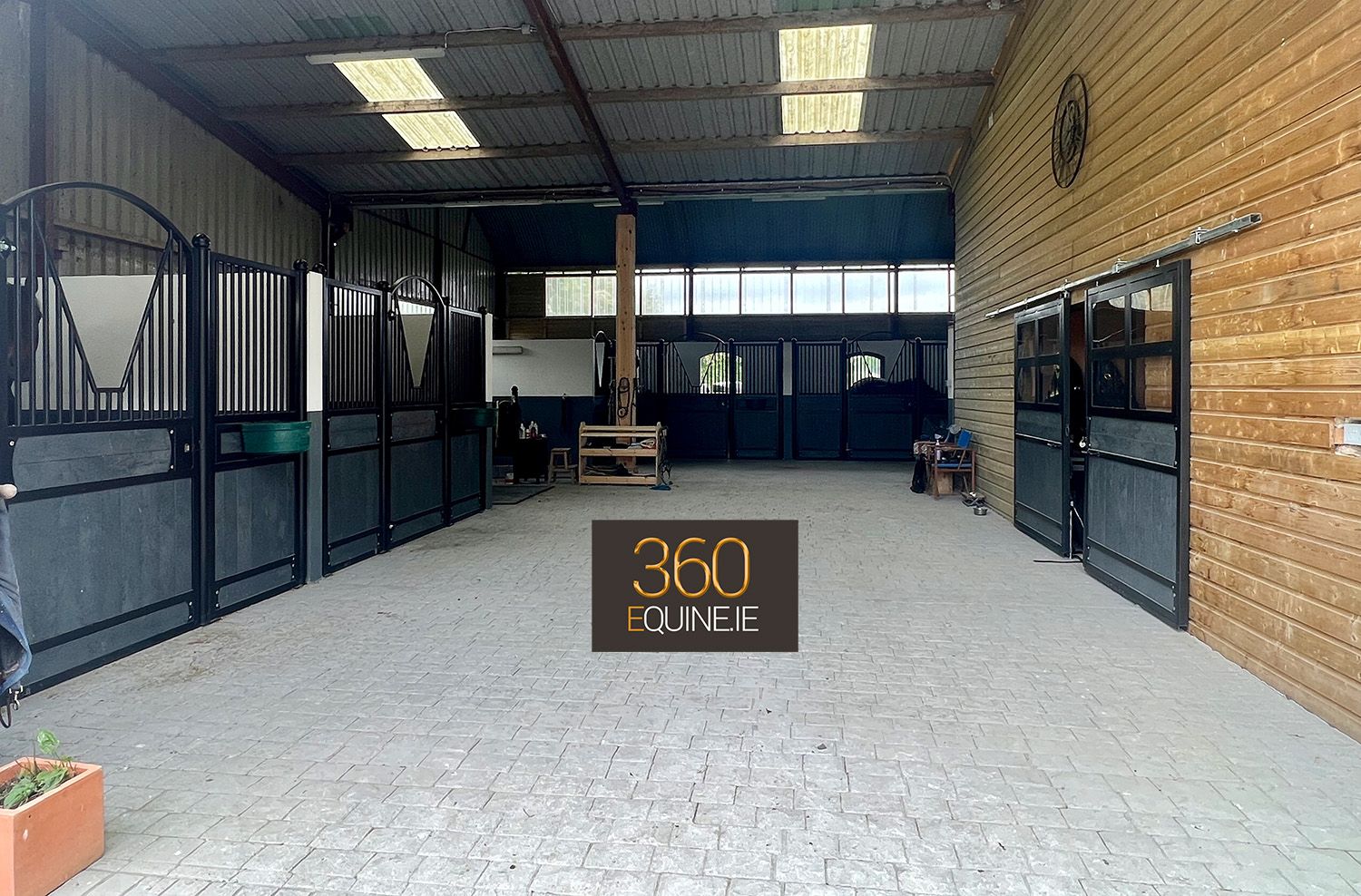 Quality Built Stable Facades and Partitions, all sizes possible