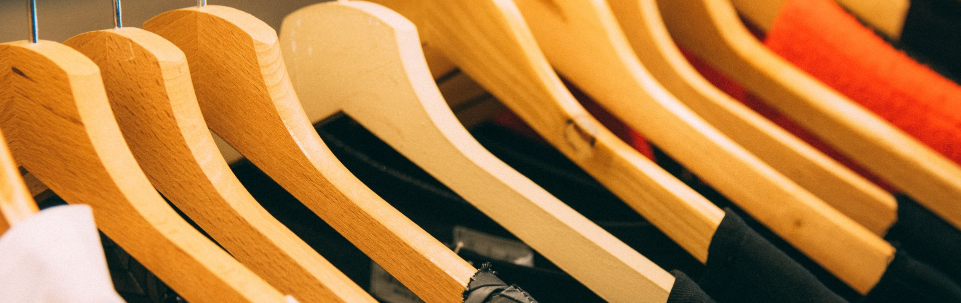 Tips for Organizing Clothes in Your Custom Closet