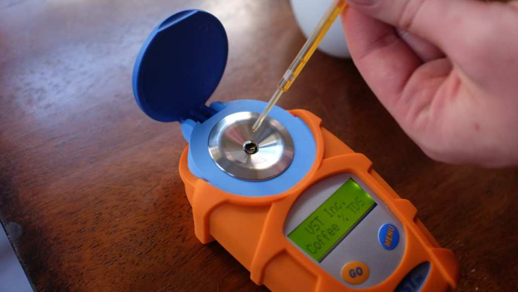 ¿Cómo funciona el refractómetro?