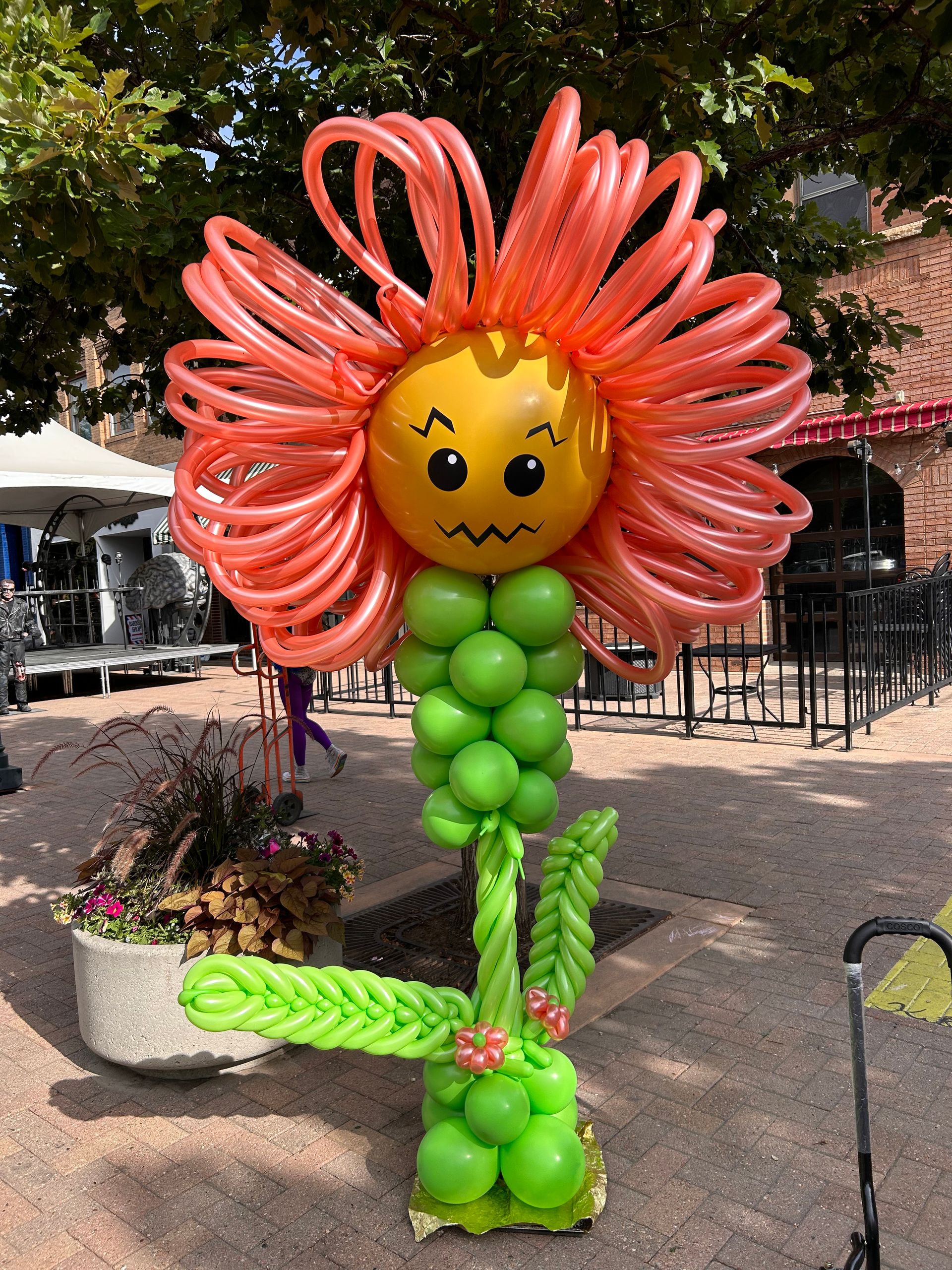 We make it magical with balloon sculptures & characters