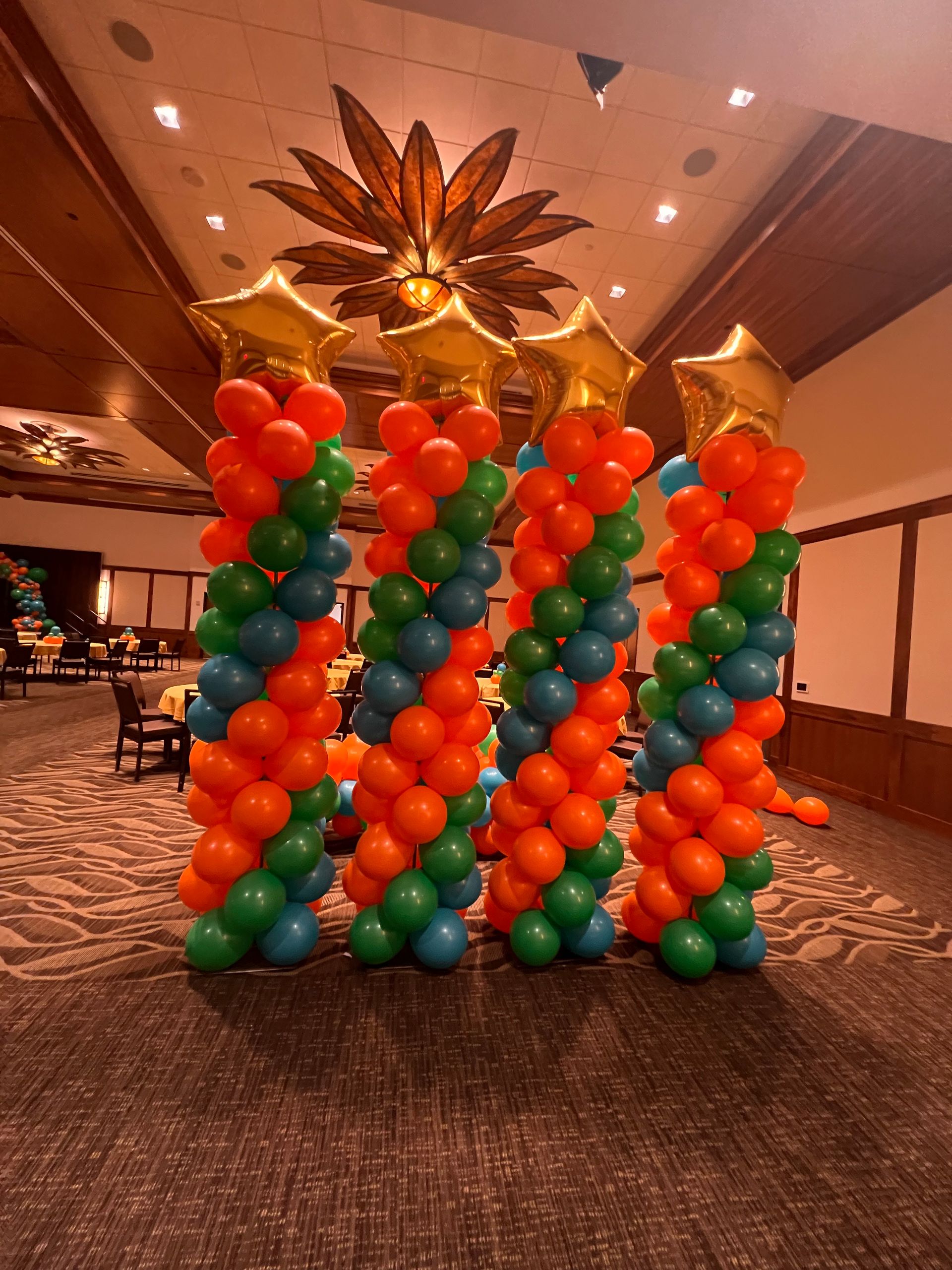 Stunning Vertical Balloon Columns