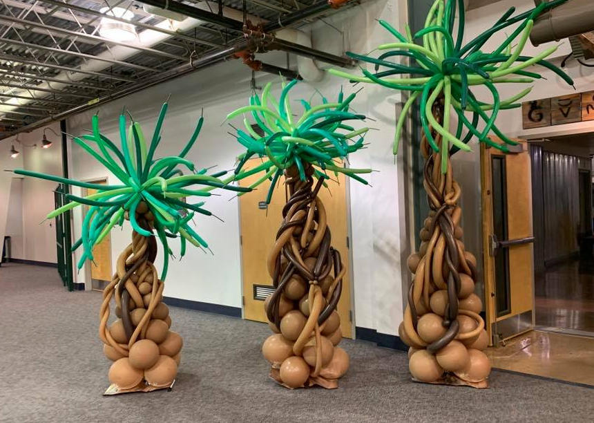 Stunning Vertical Balloon Columns