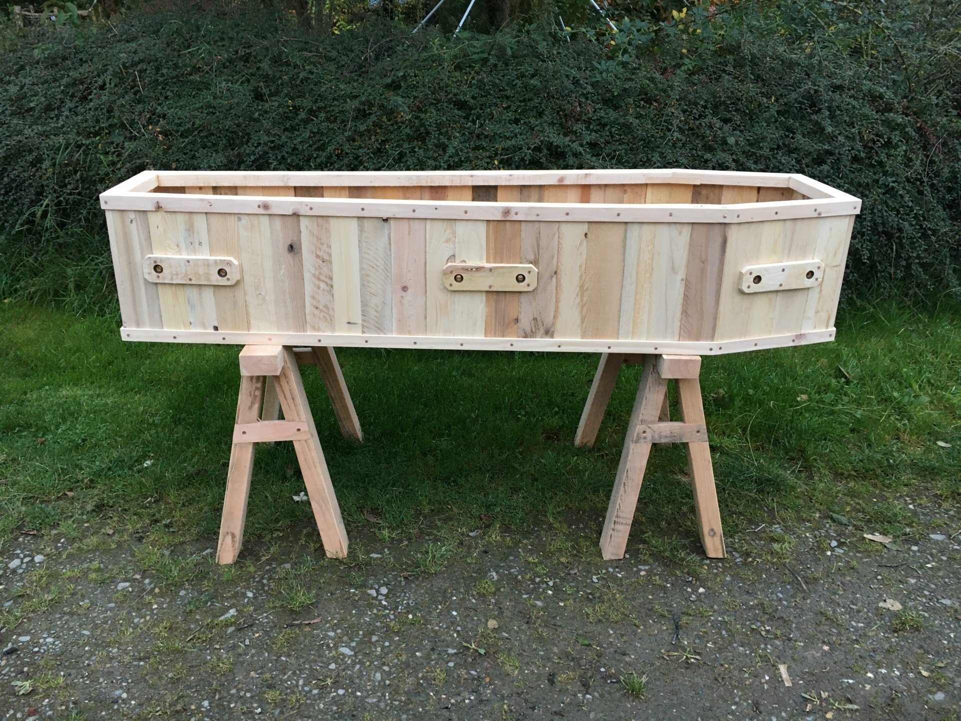 Make Eco Ecological Coffins using reclaimed & recycled wood