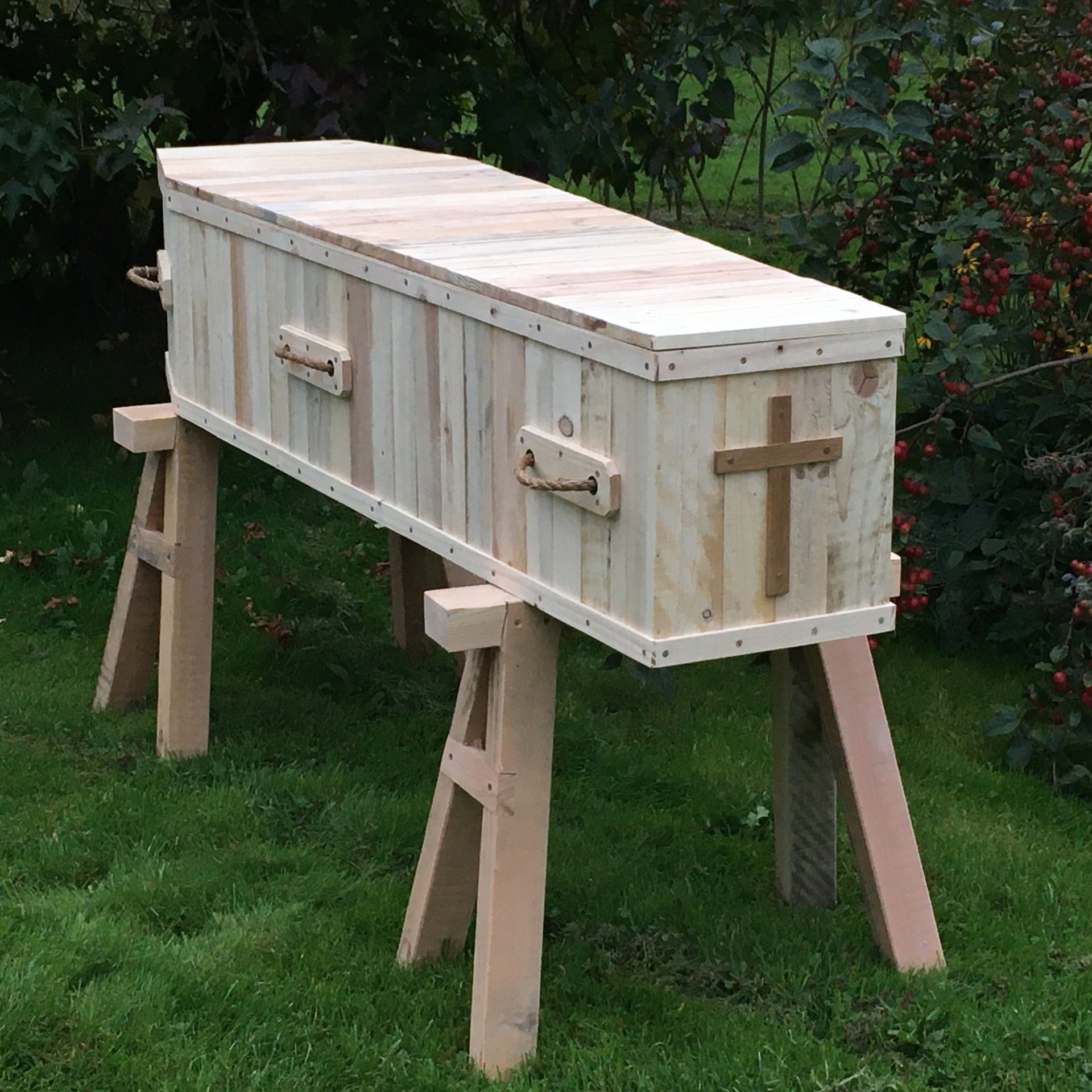 Make Eco Ecological Coffins using reclaimed & recycled wood