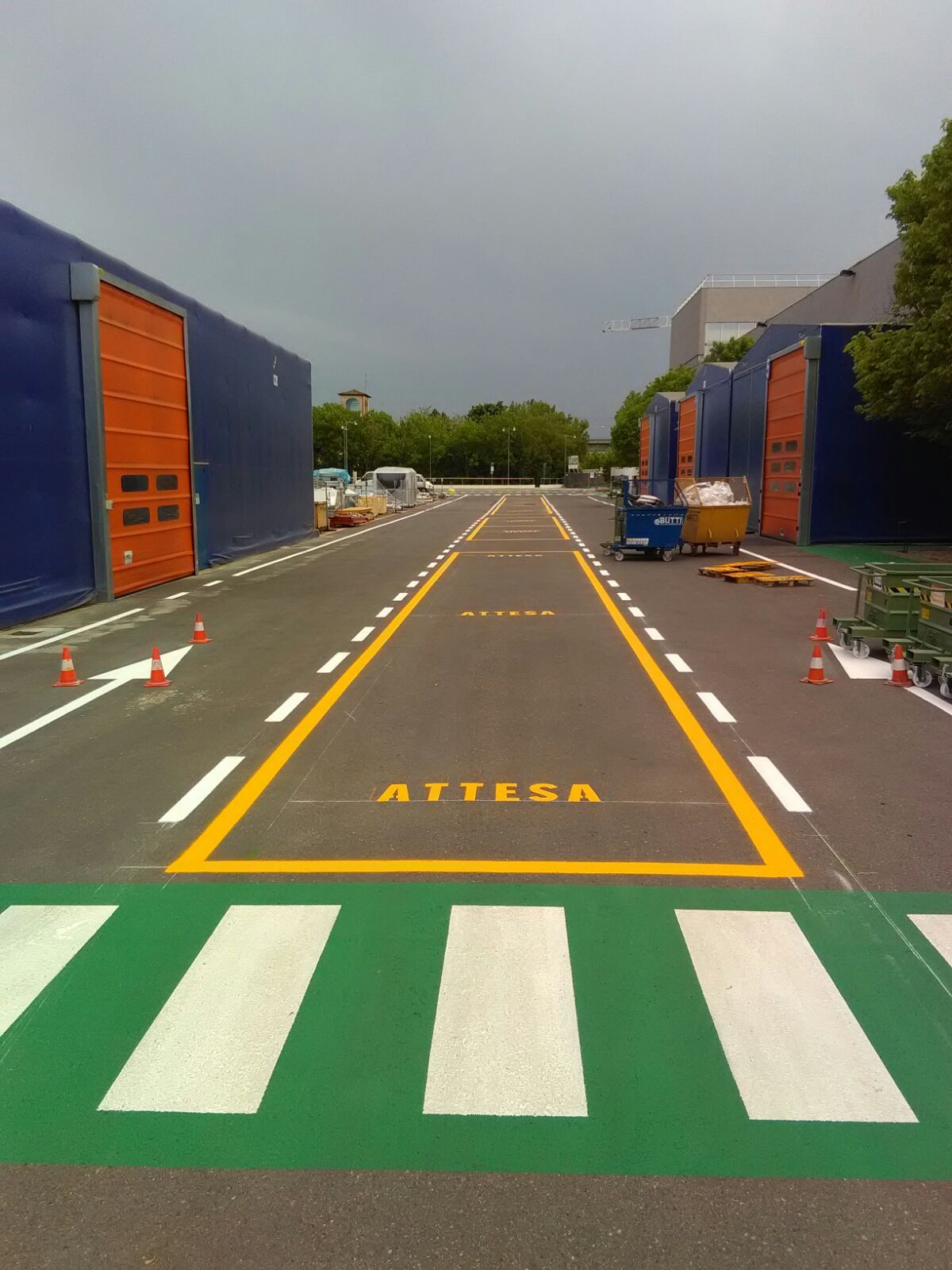 Omegacolor | Vernici per segnaletica stradale orizzontale, per piste ...