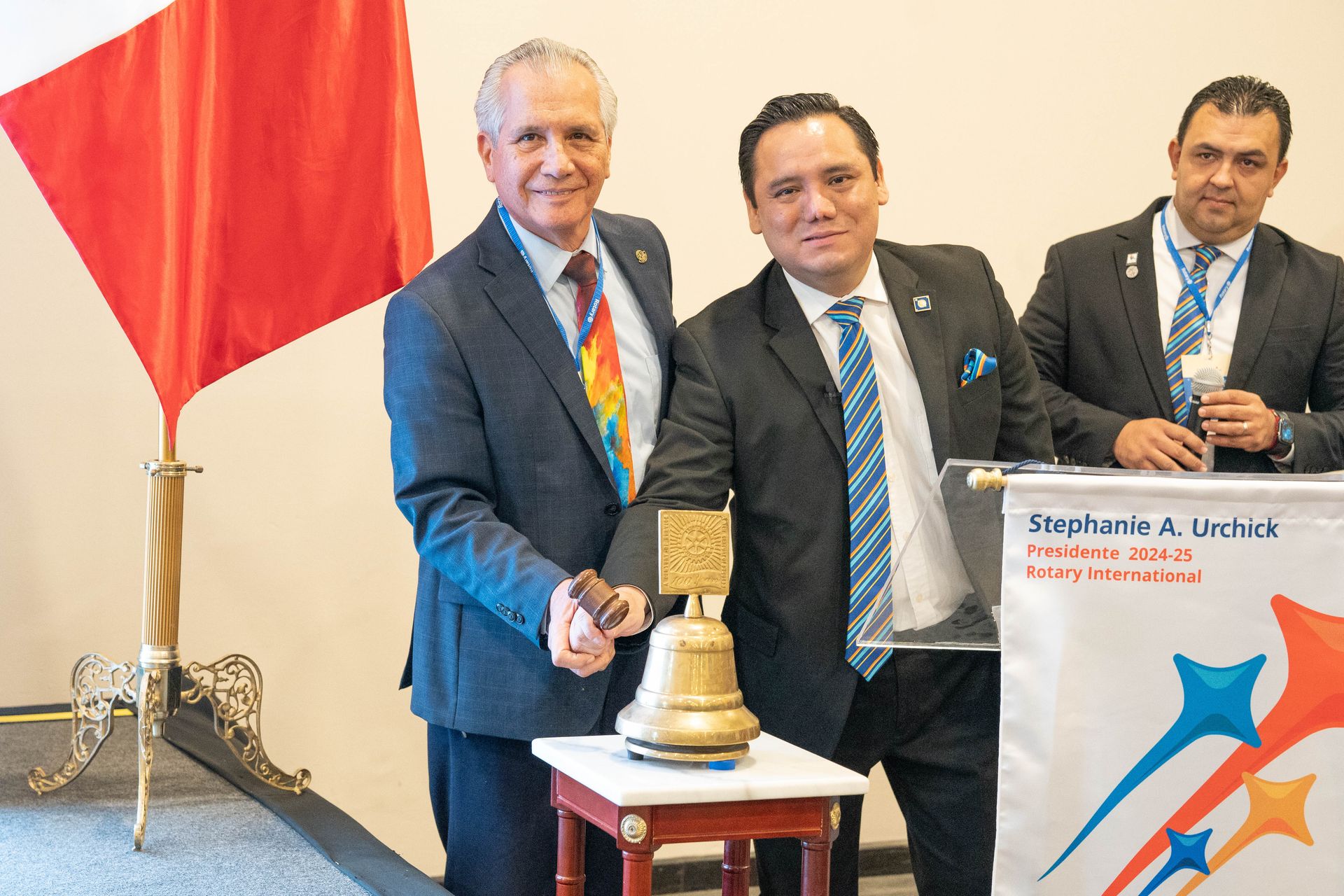 Saúl E Castillo Valdés - Liderazgo, Innovación y Servicio