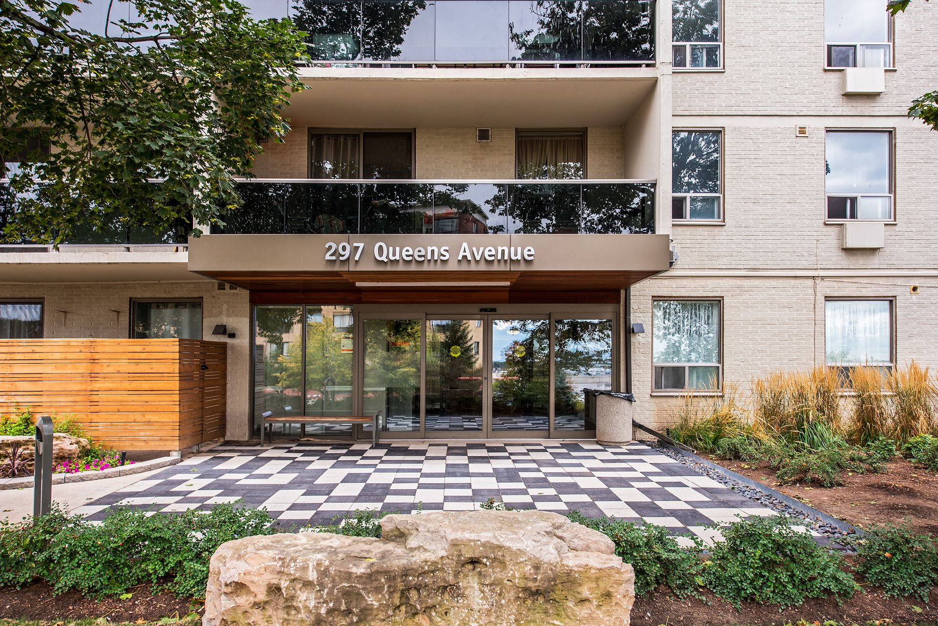 Apartment Gallery | 297 Queens Ave