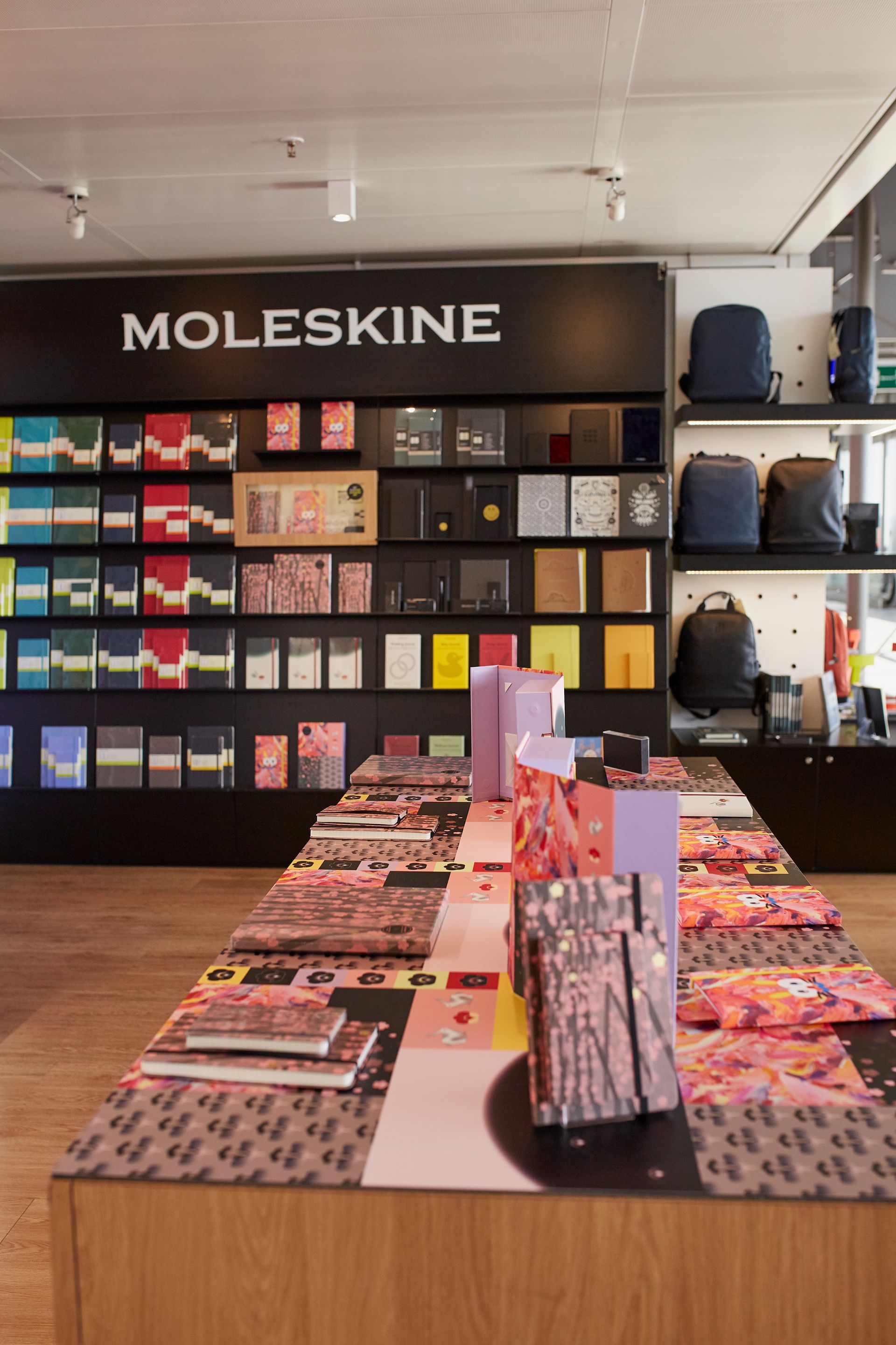 Moleskine Café Genève Aéroport ⬪ Café & Papeterie