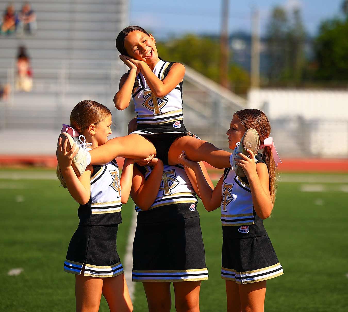 Youth Cheer Leagues - Tustin Cobras