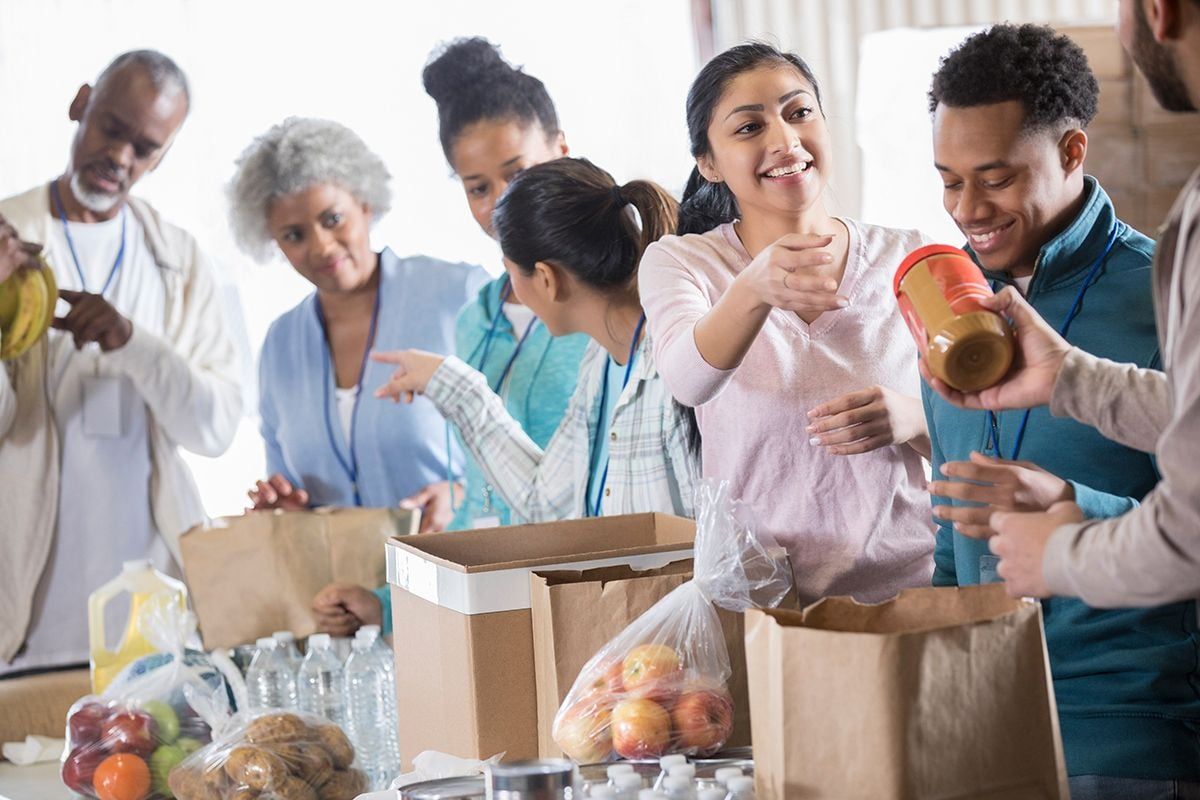 What’s the Difference Between Volunteer and Community Service?