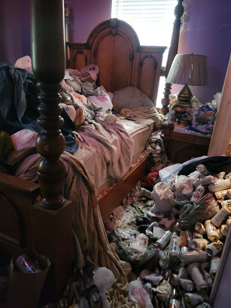 Hoarding Property Cleaning Helpers