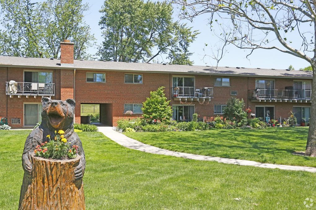 Glen Ellyn Apartments - Old Bond Court, Glen Ellyn, IL