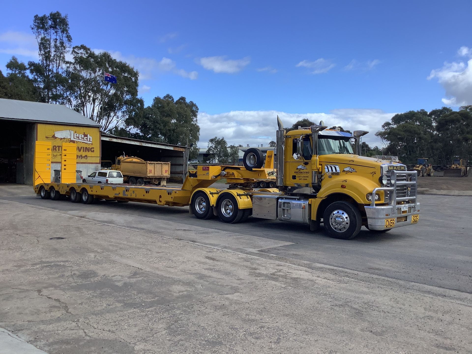 Quality Earthmoving Equipment | Castlemaine, VIC | Leech